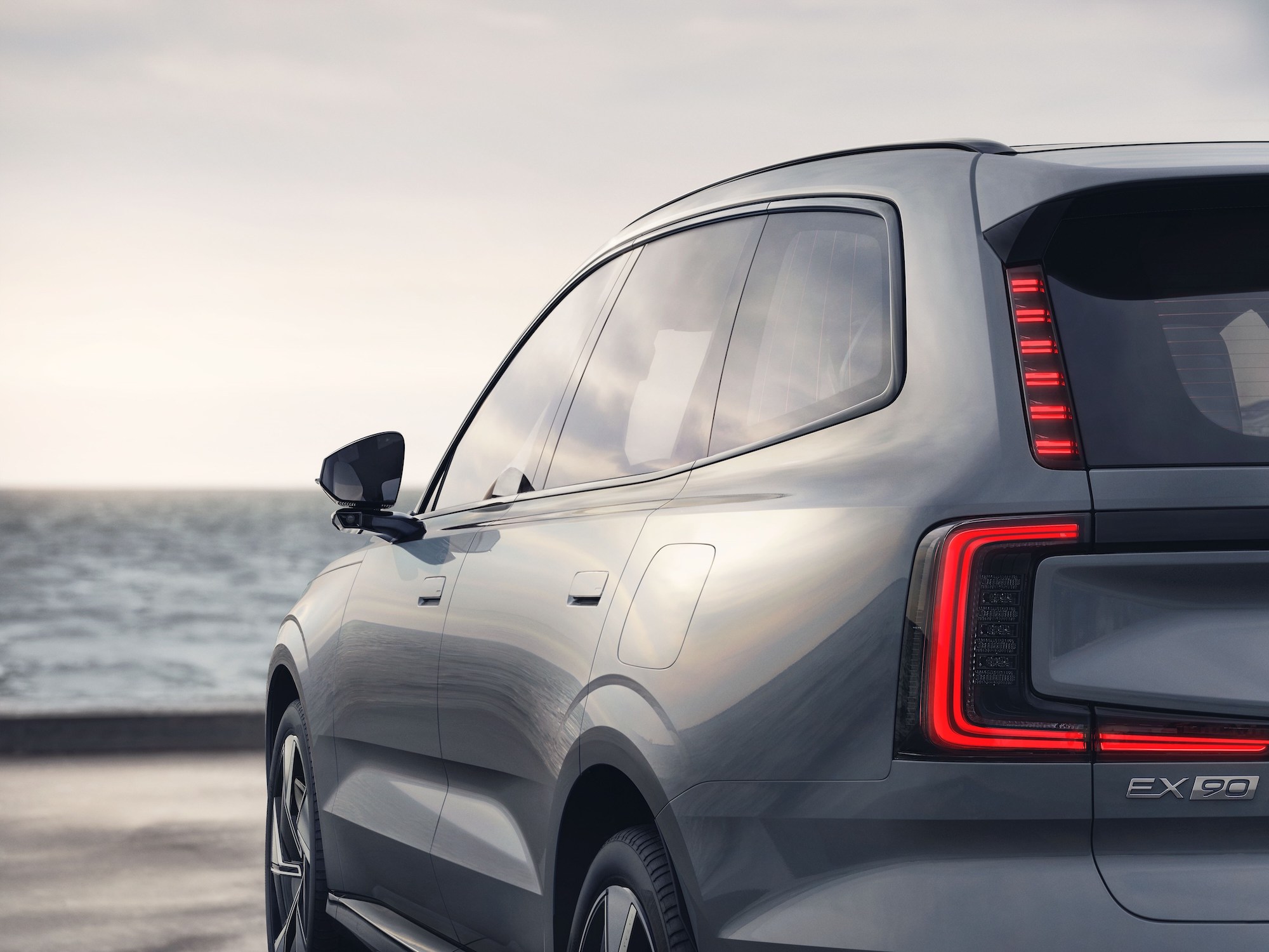 Volvo's biggest electric SUV is a lovely tech device on wheels ...