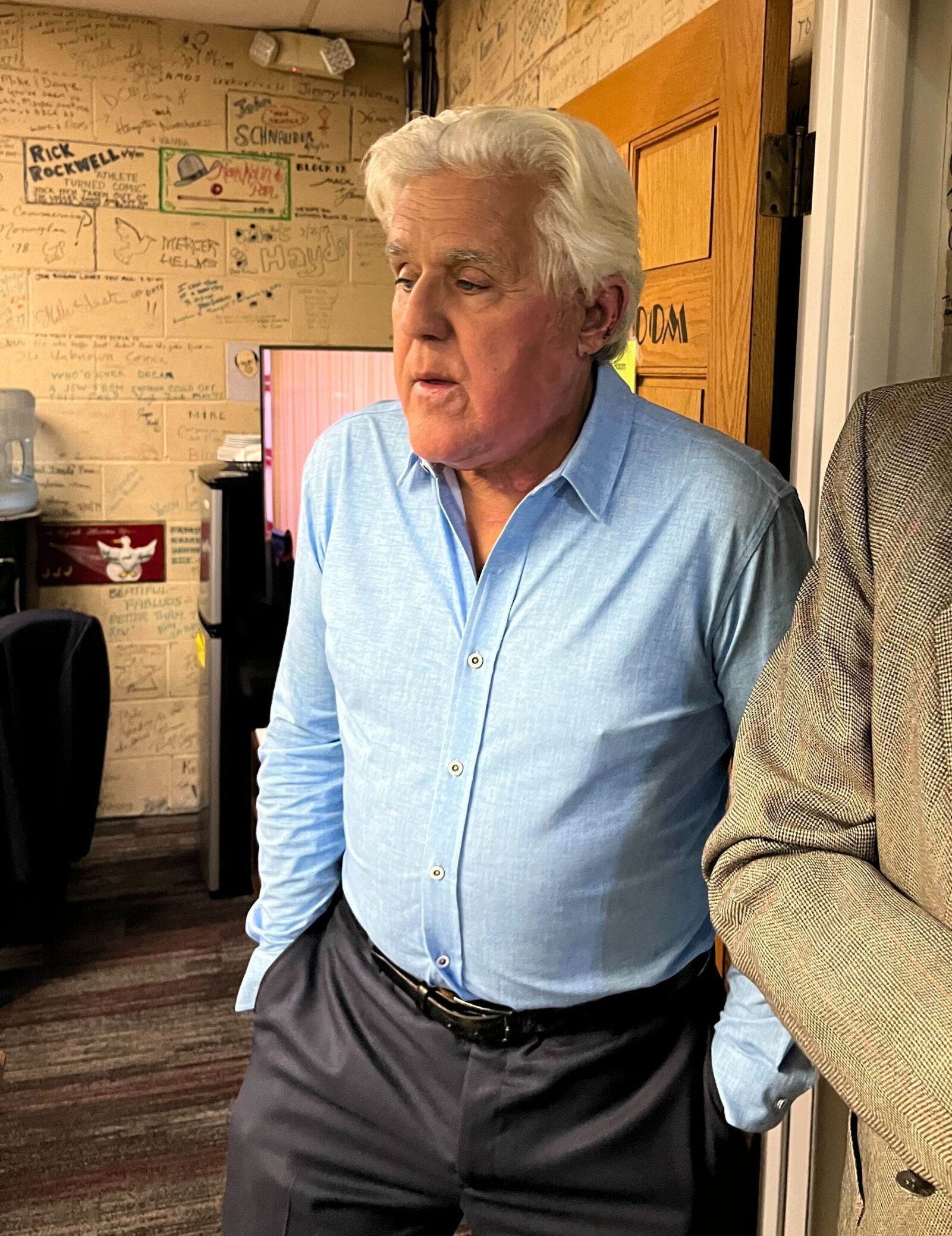 Jay Leno back on stage barely two weeks after burn incident - Hagerty Media