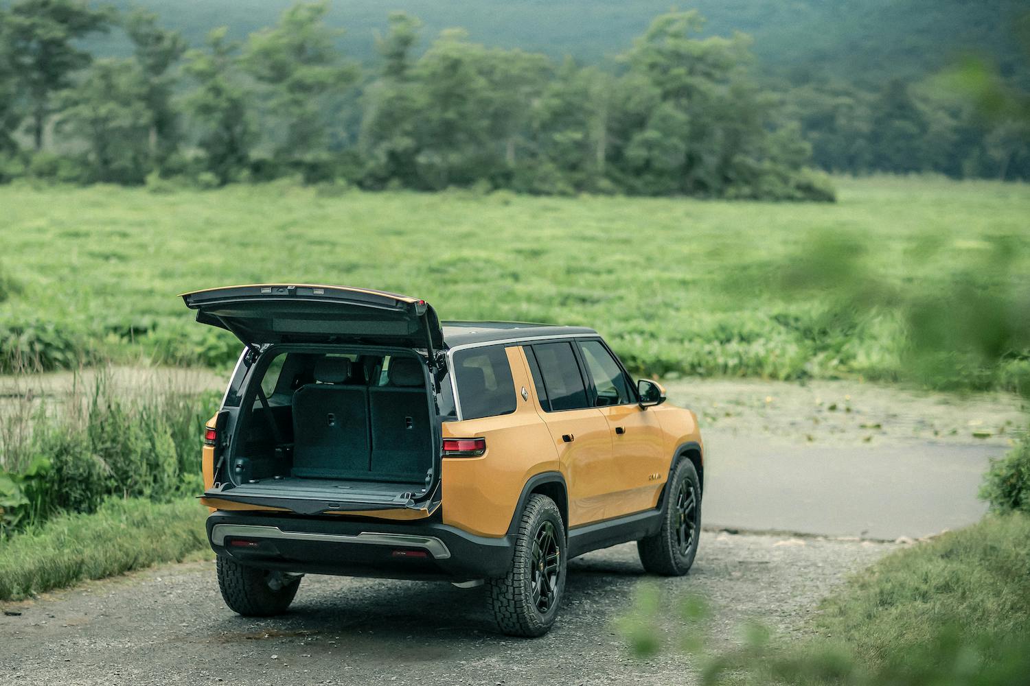 2022 Rivian R1S First Look Review: Heavy hitter - Hagerty Media