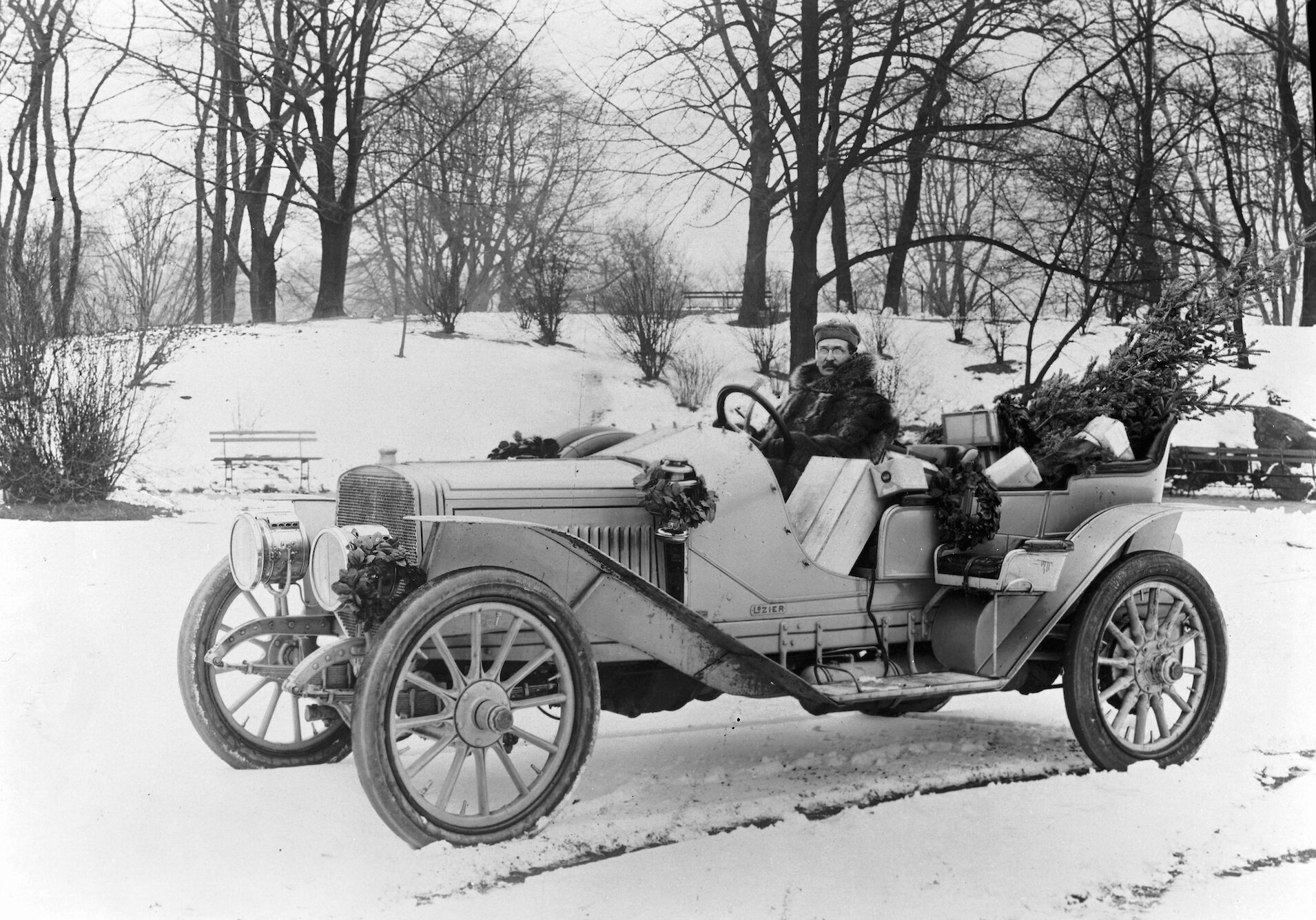 9 delightfully wacky Christmas tree car hauls - Hagerty Media