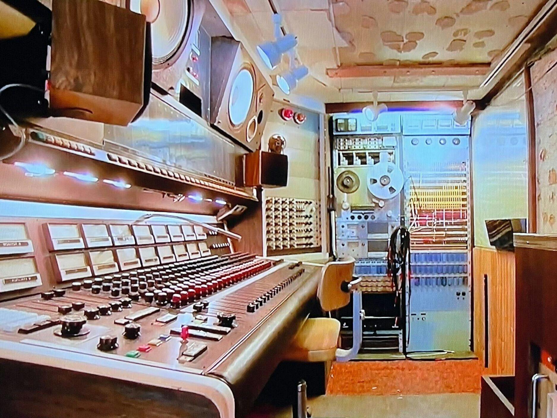 American Pickers helps rocker Jack White get ’70s studio van back on ...