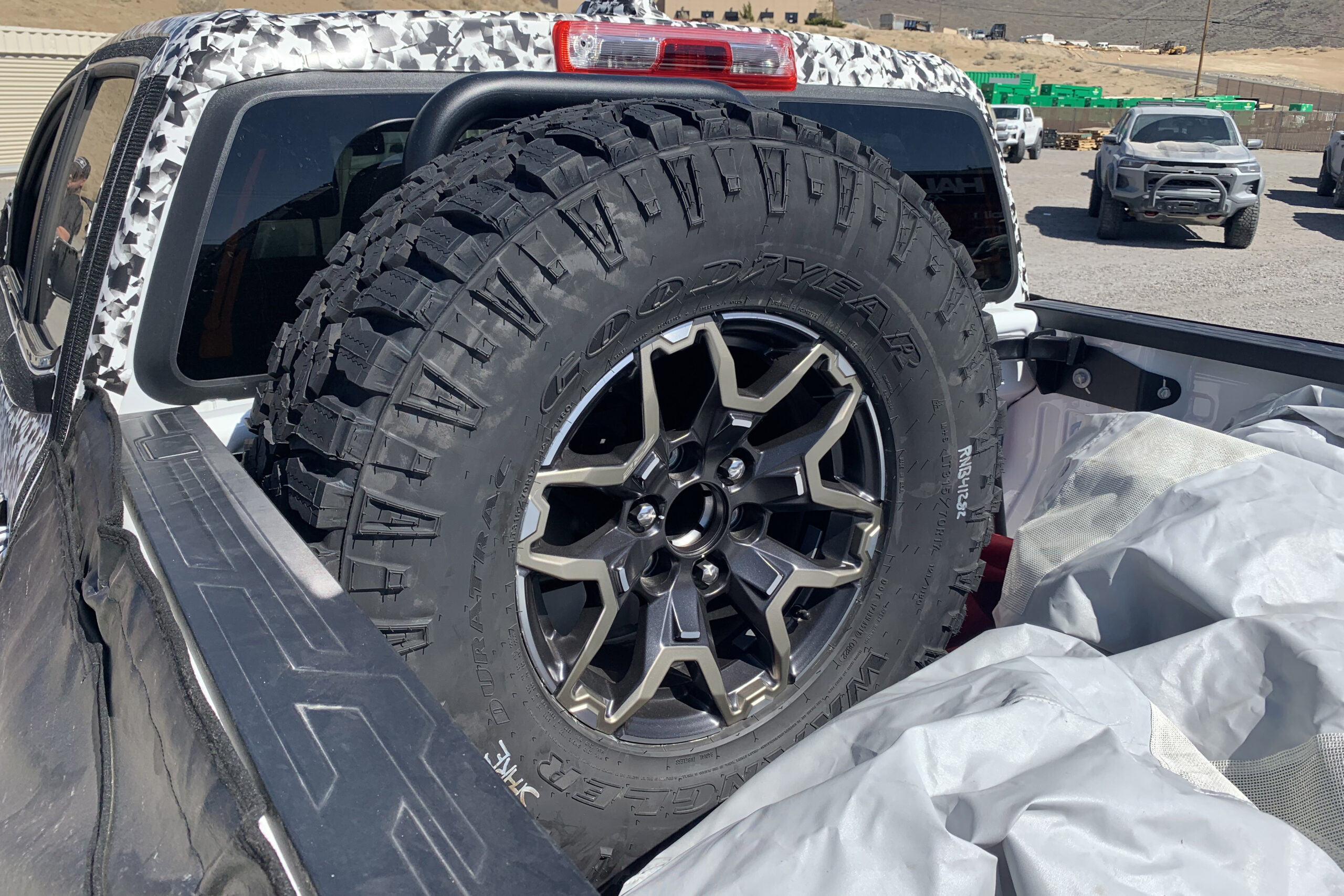 Colorado ZR2 Bison flaunts 35-inch tires, hydraulic jounce shocks ...