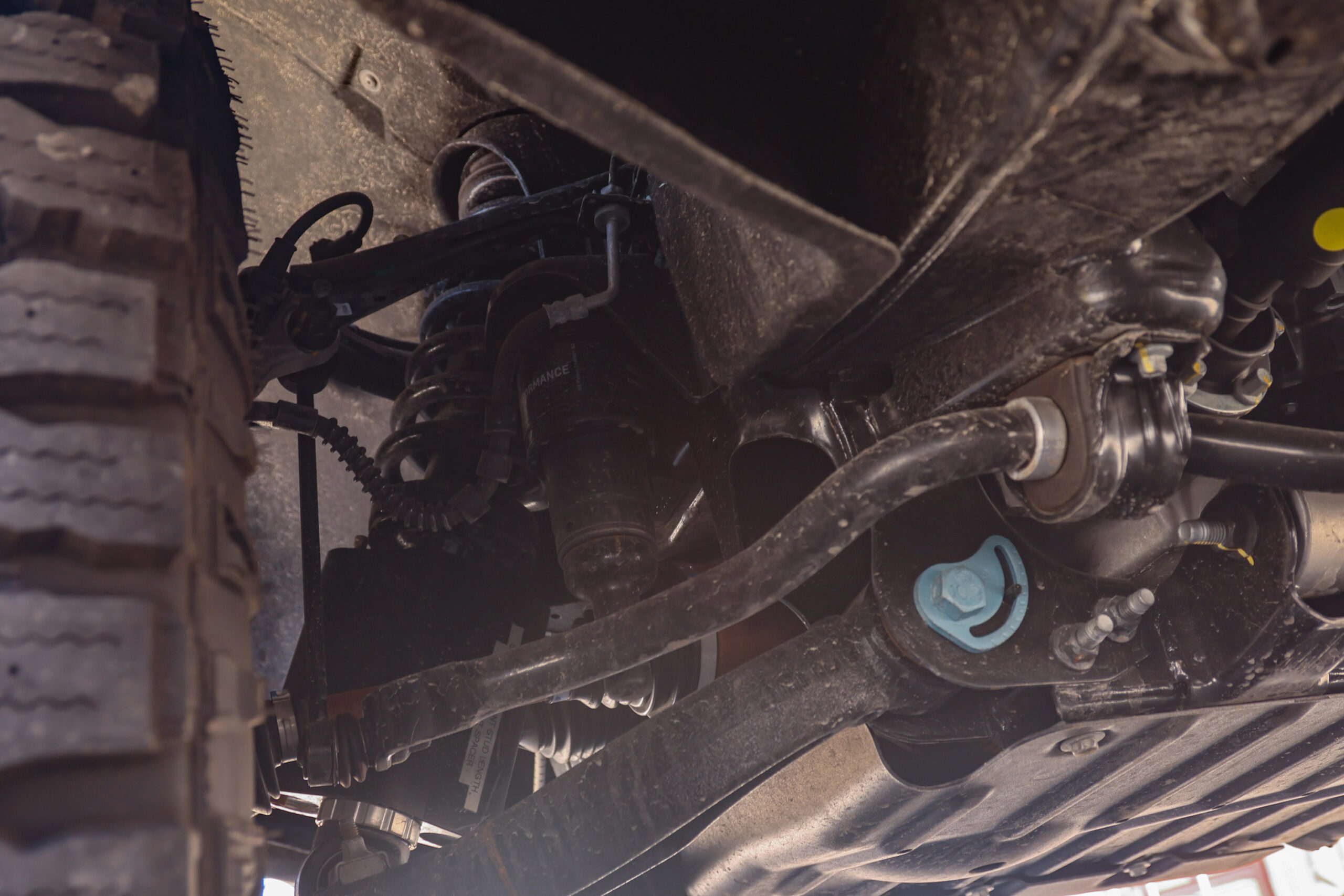 Colorado ZR2 Bison flaunts 35-inch tires, hydraulic jounce shocks ...