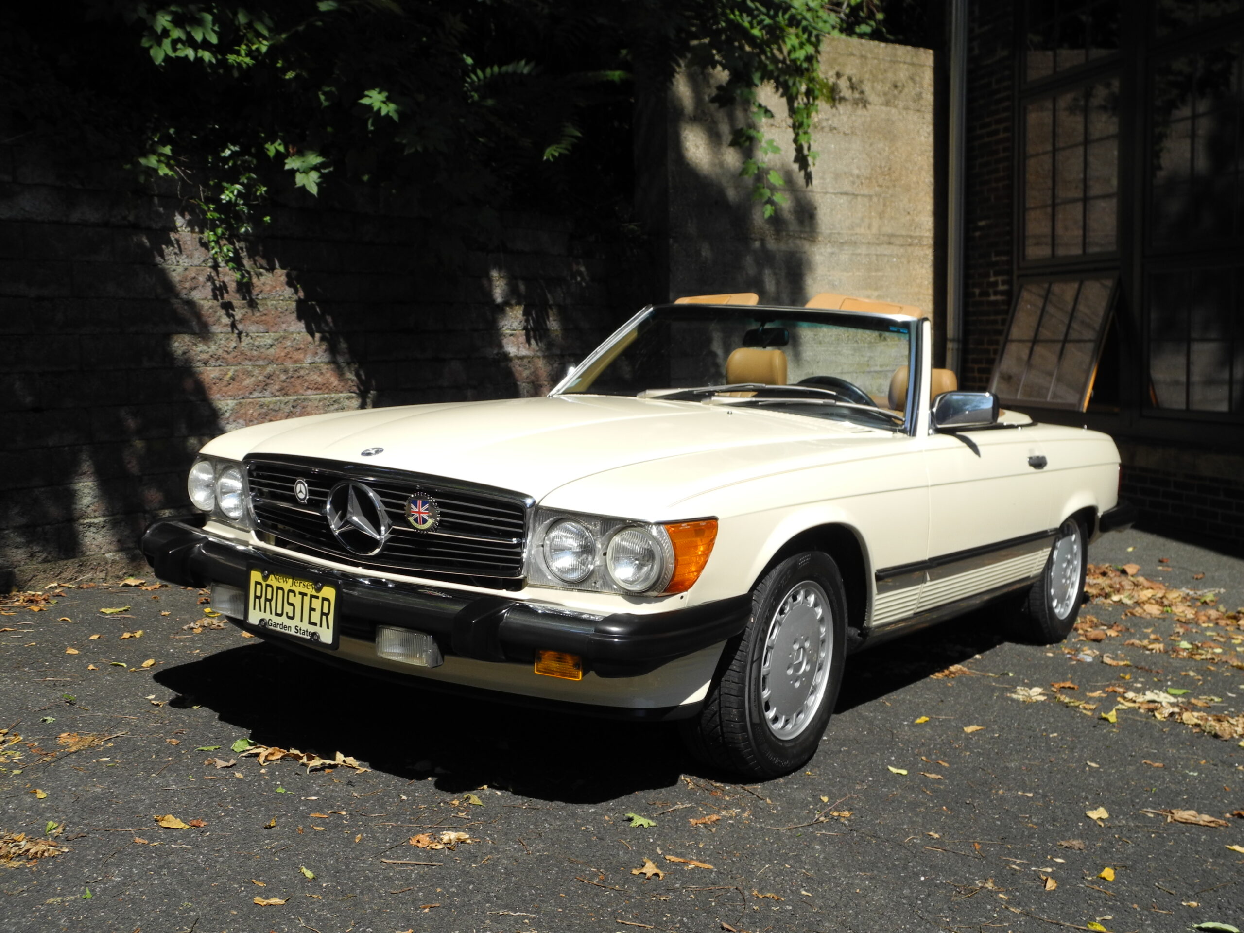 ’86 Mercedes-Benz 560SL nods to one owner’s boyhood dreams - Hagerty Media