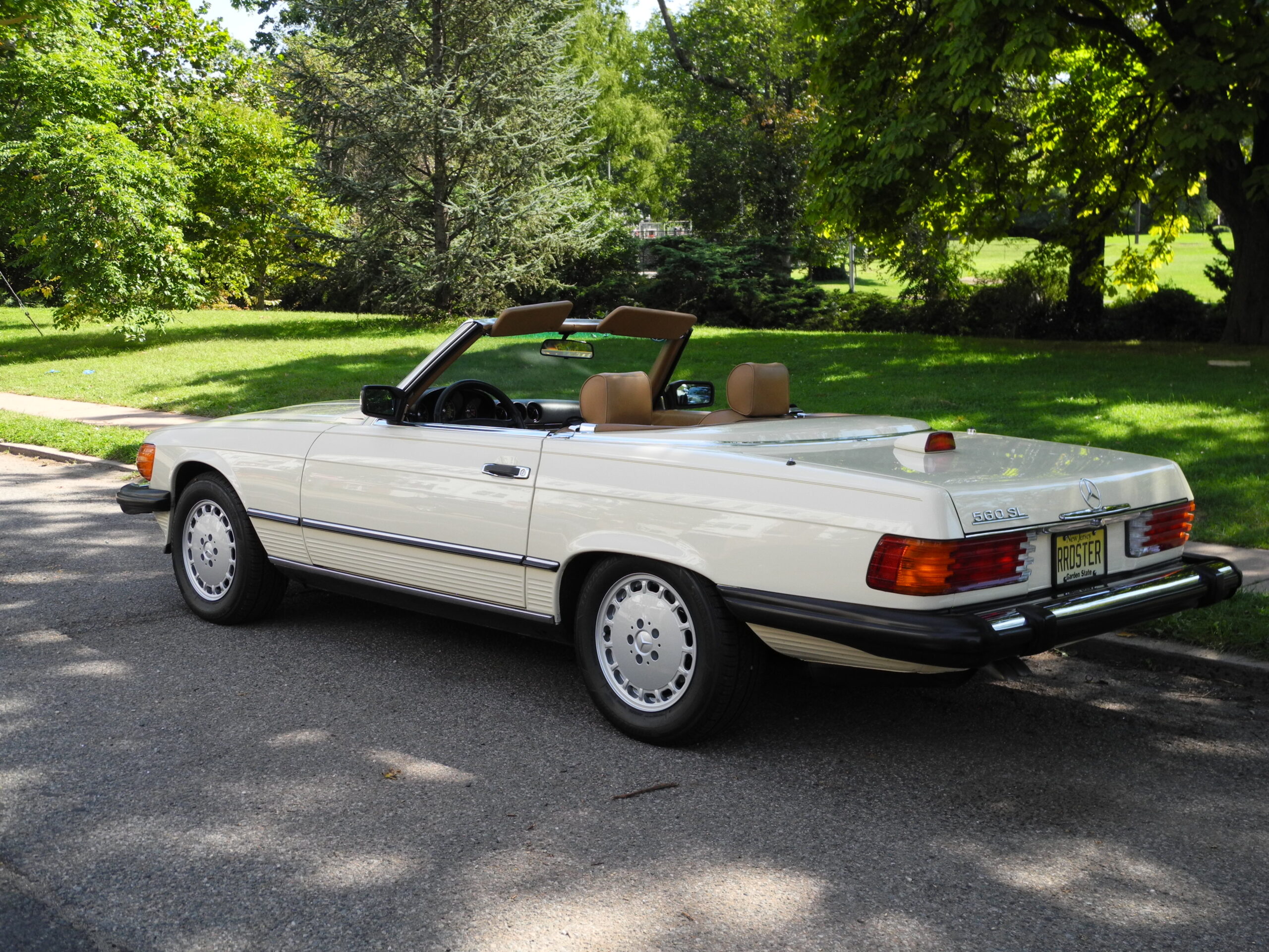 ’86 Mercedes-Benz 560SL nods to one owner’s boyhood dreams - Hagerty Media