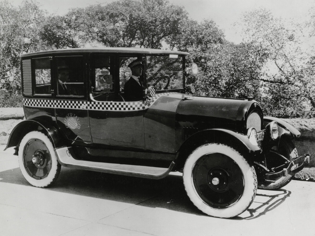 100 years ago, Checker’s Kalamazoo factory produced its first taxicab ...