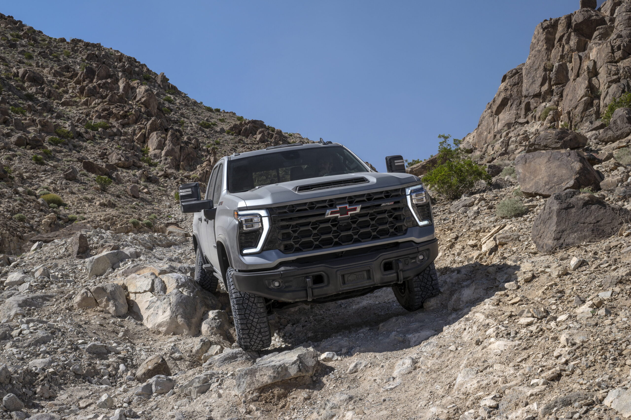 First Drive: 2024 Silverado 2500 ZR2 Bison is Chevy's new HD halo truck ...