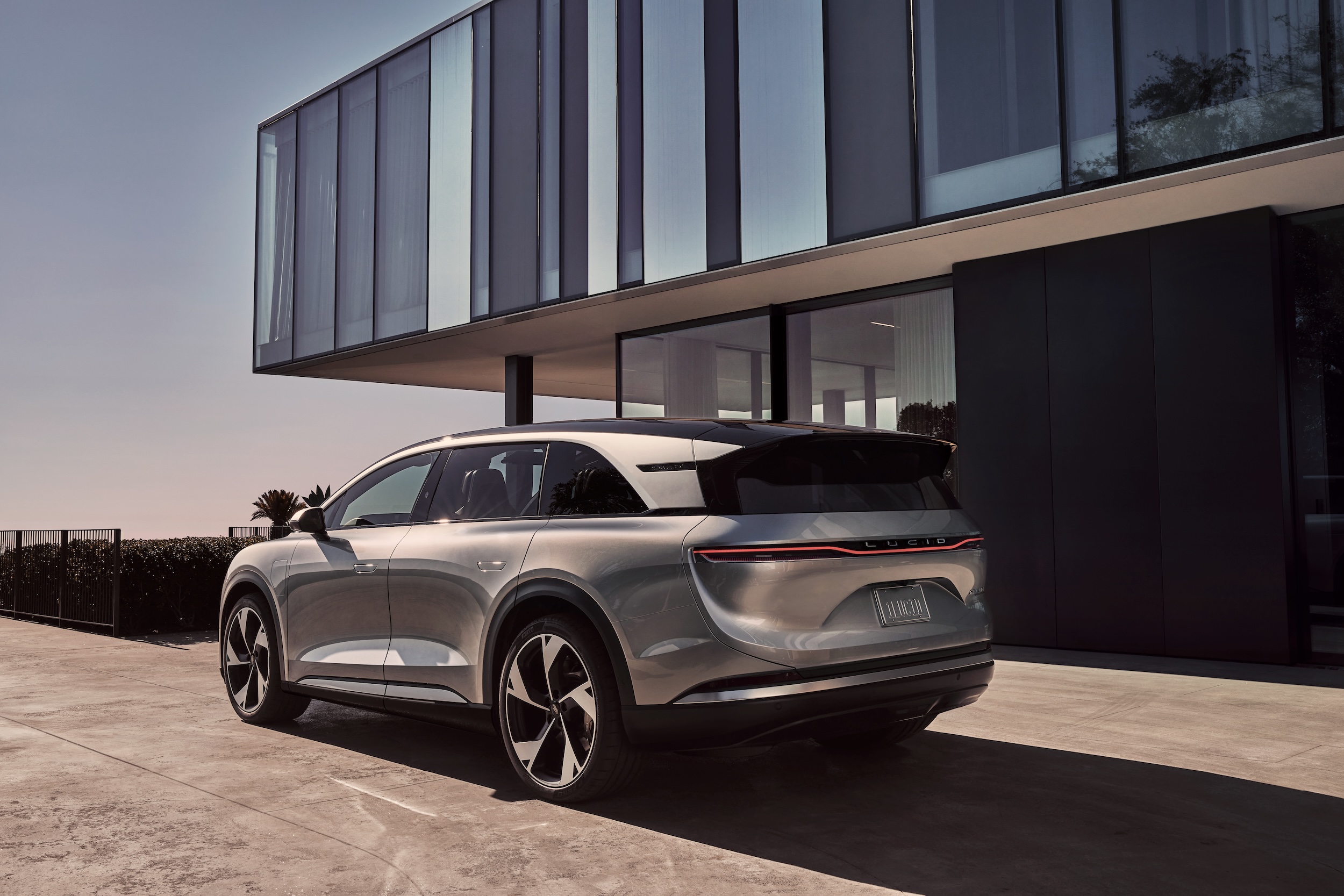 2025 Lucid Gravity First Look: Debut SUV eyes the fat end of the EV ...
