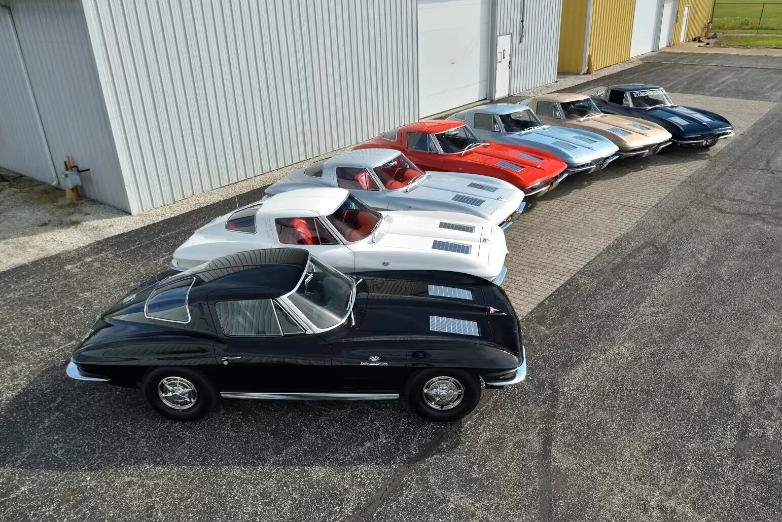 What color of Split-Window would you buy? Mecum has all 7 - Hagerty Media