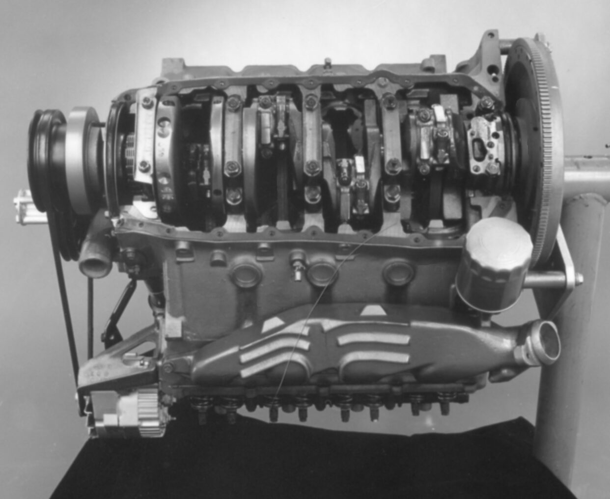 Oldsmobile’s W-43 V-8 Engine Was a "Killer" 32-Valve Prototype ...