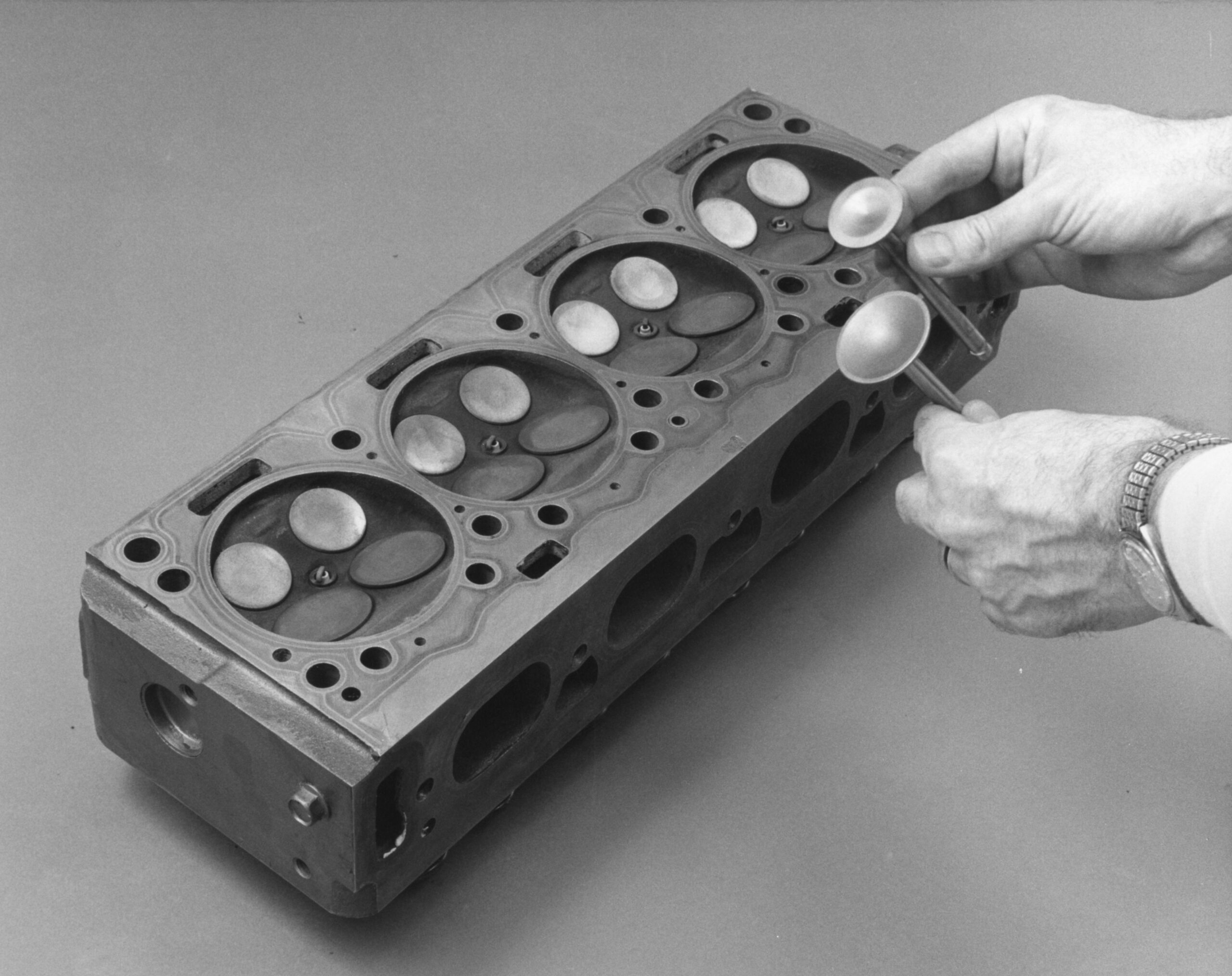 Oldsmobile’s W-43 V-8 Engine Was a "Killer" 32-Valve Prototype ...