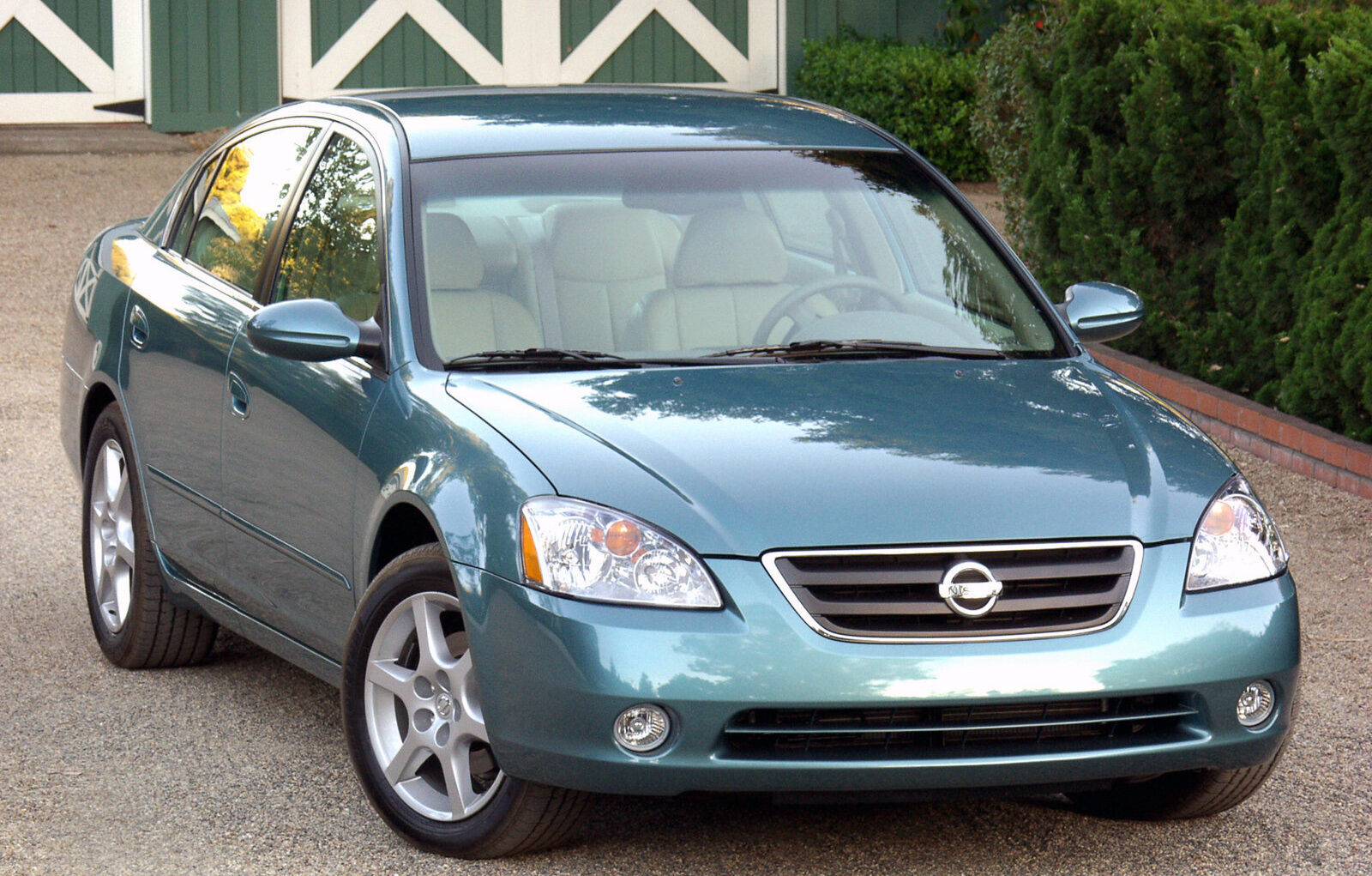 The Nissan Altima Invigorated the Family Sedan, Then Ruined It ...