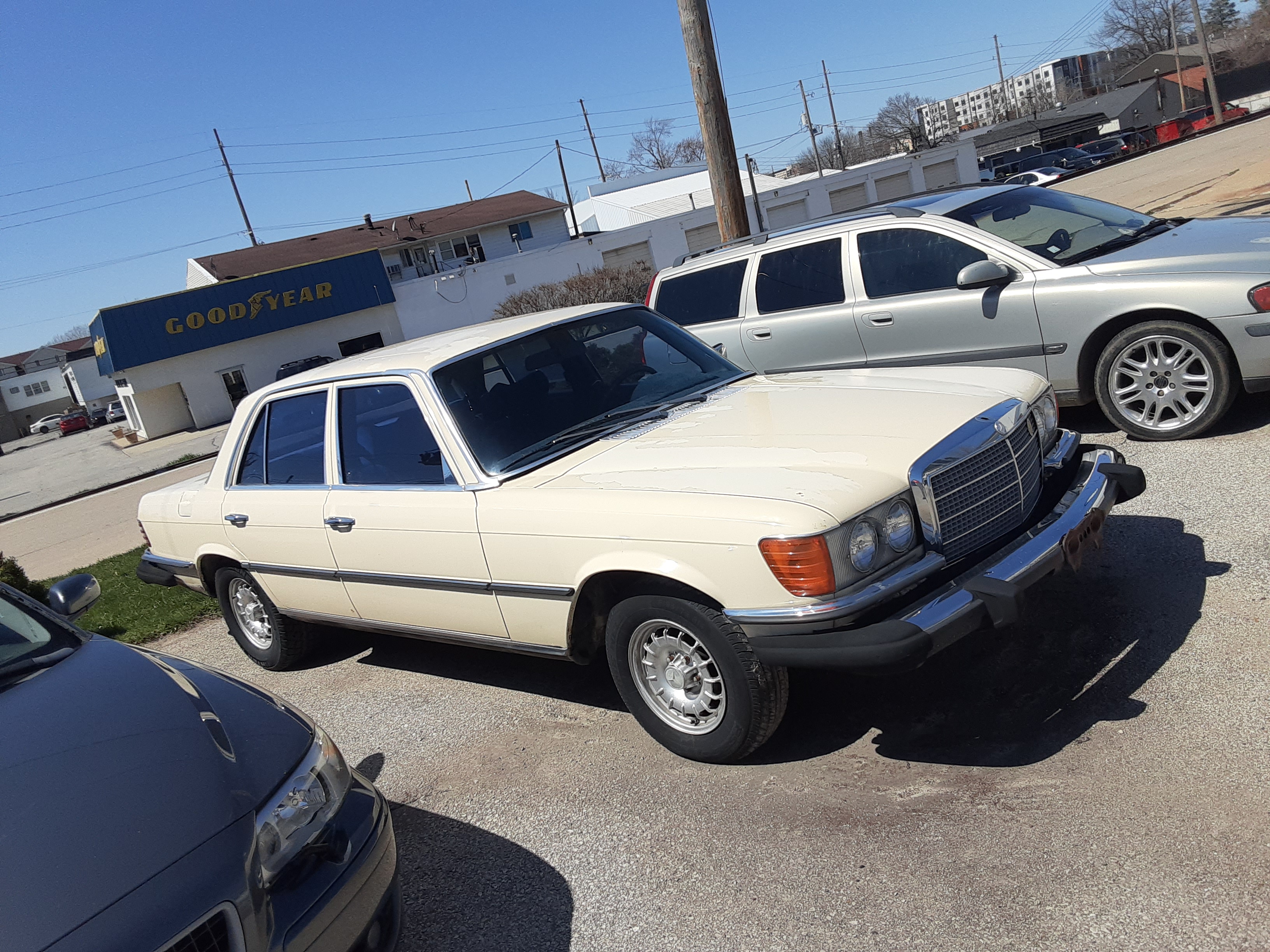1979 Mercedes-Benz 300SD—Blue Velour for the Win! - Hagerty Media