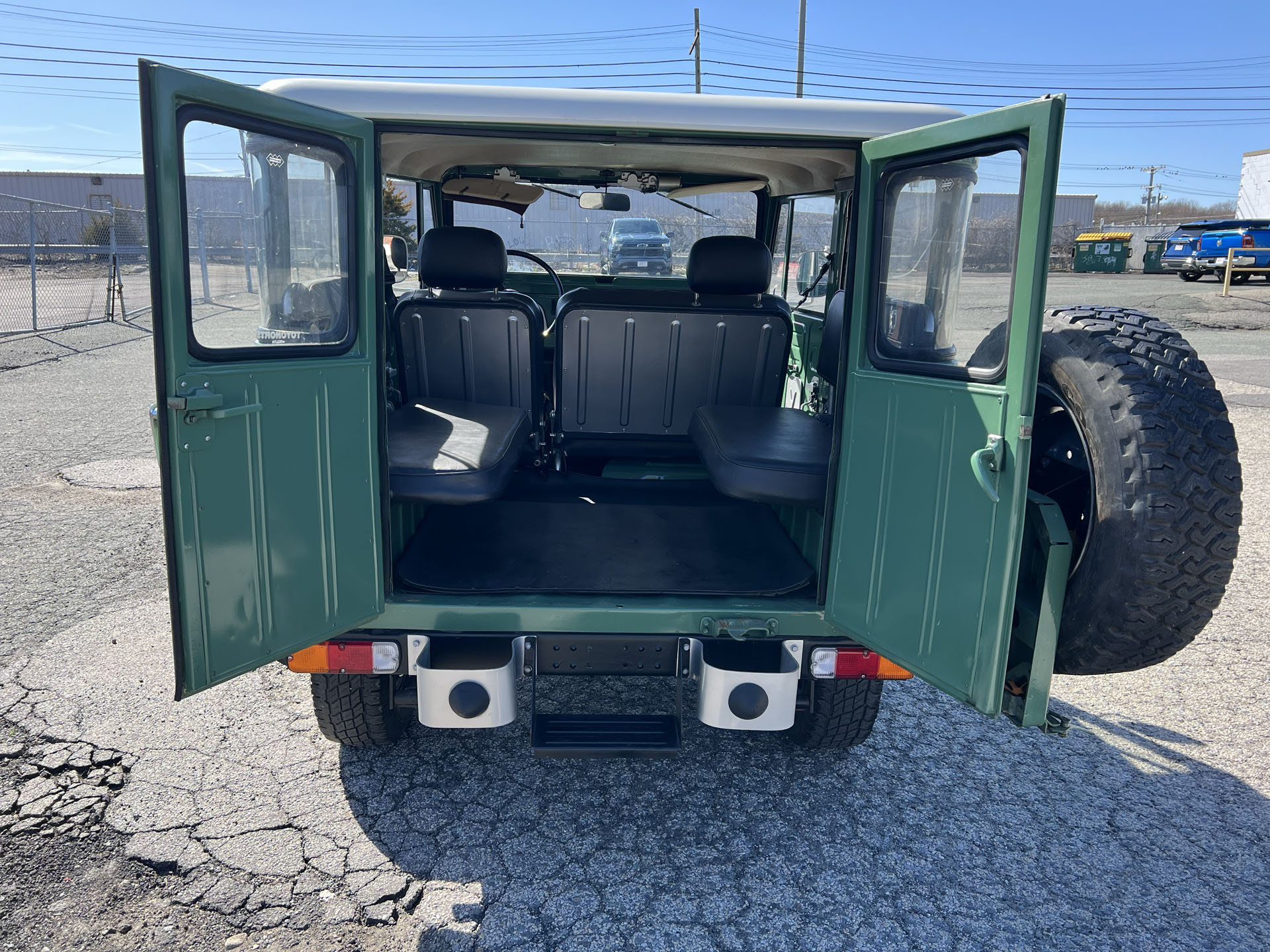 Is This 1974 Toyota Land Cruiser FJ40 the Boxy Runabout You Crave ...