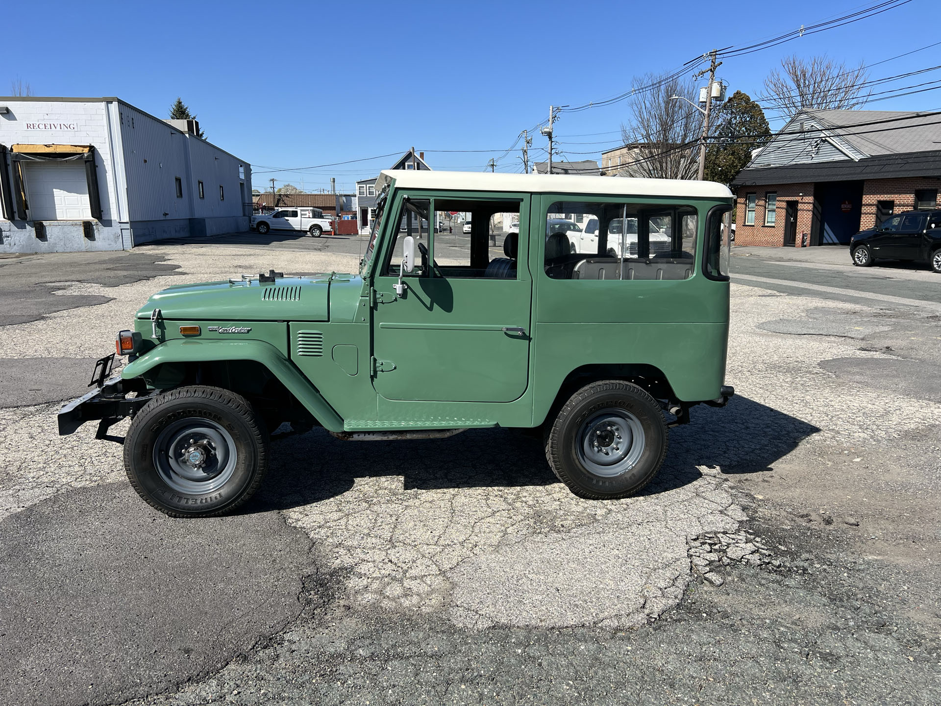 Is This 1974 Toyota Land Cruiser FJ40 the Boxy Runabout You Crave ...
