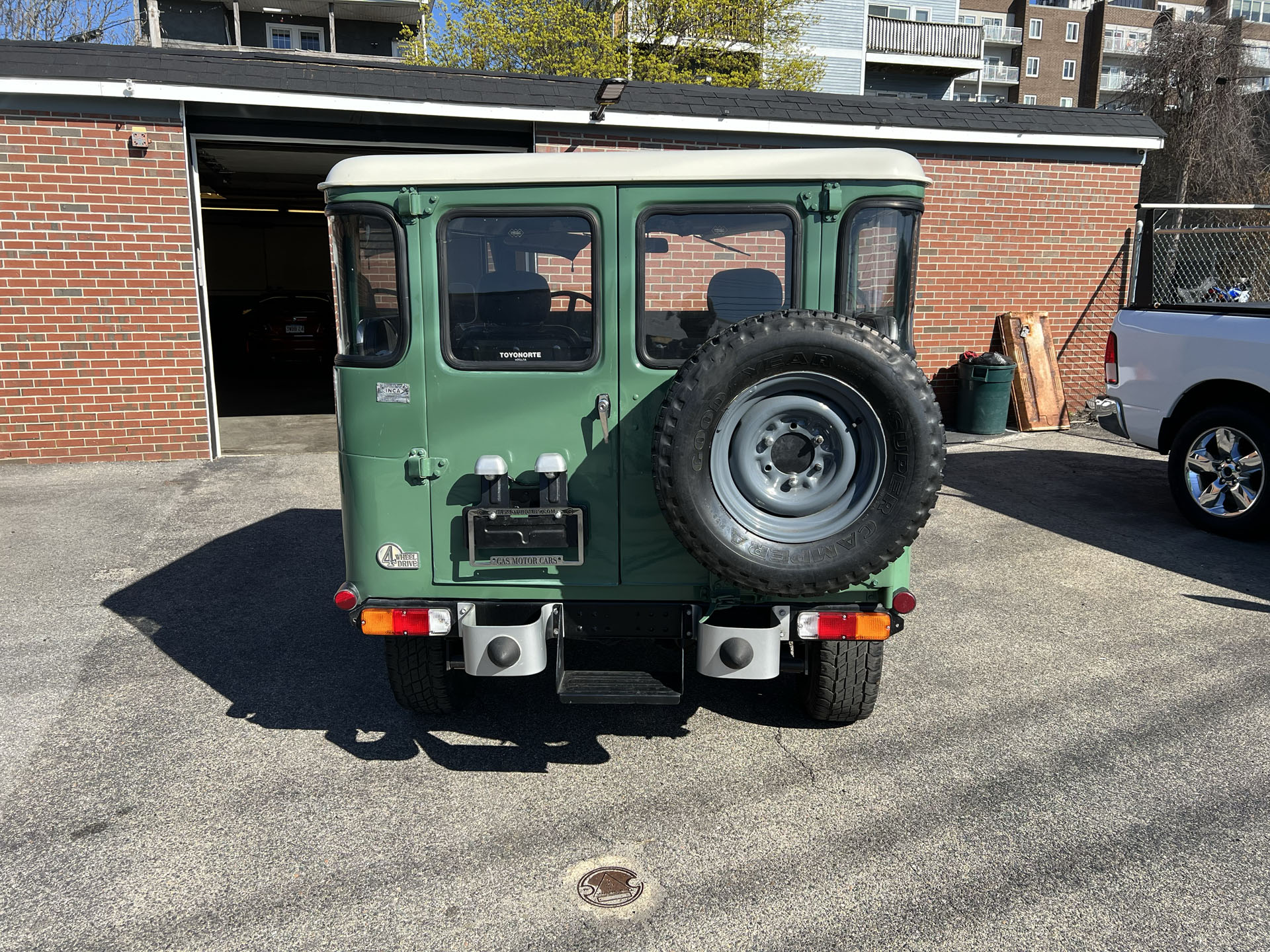 Is This 1974 Toyota Land Cruiser FJ40 the Boxy Runabout You Crave ...
