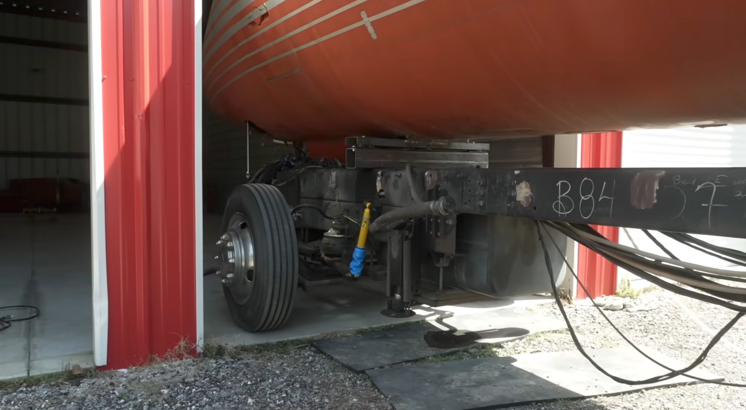 Never to Fly Again, Elvis' Jet Becomes an RV. And 1000 Souvenirs ...