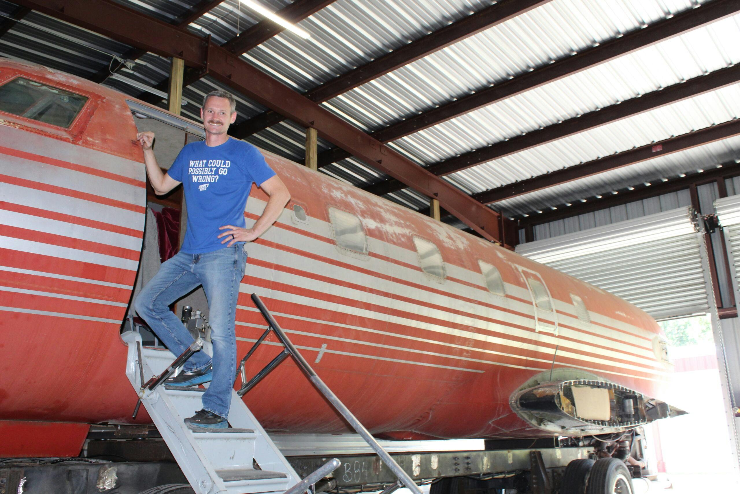 Never to Fly Again, Elvis' Jet Becomes an RV. And 1000 Souvenirs ...