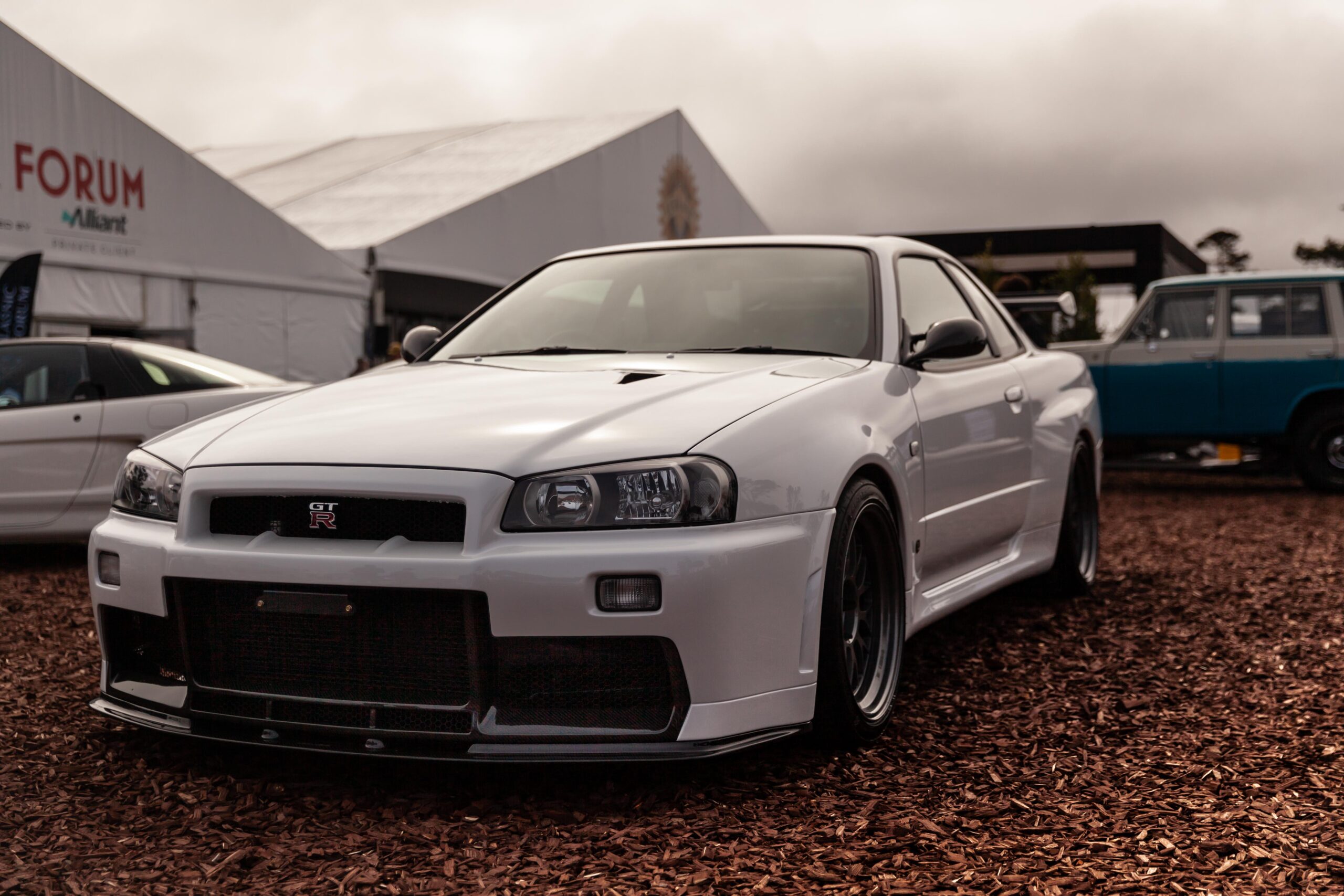 Built By Legends Turns Classic Nissan Skyline GT-R Into A Carbon-Fiber ...