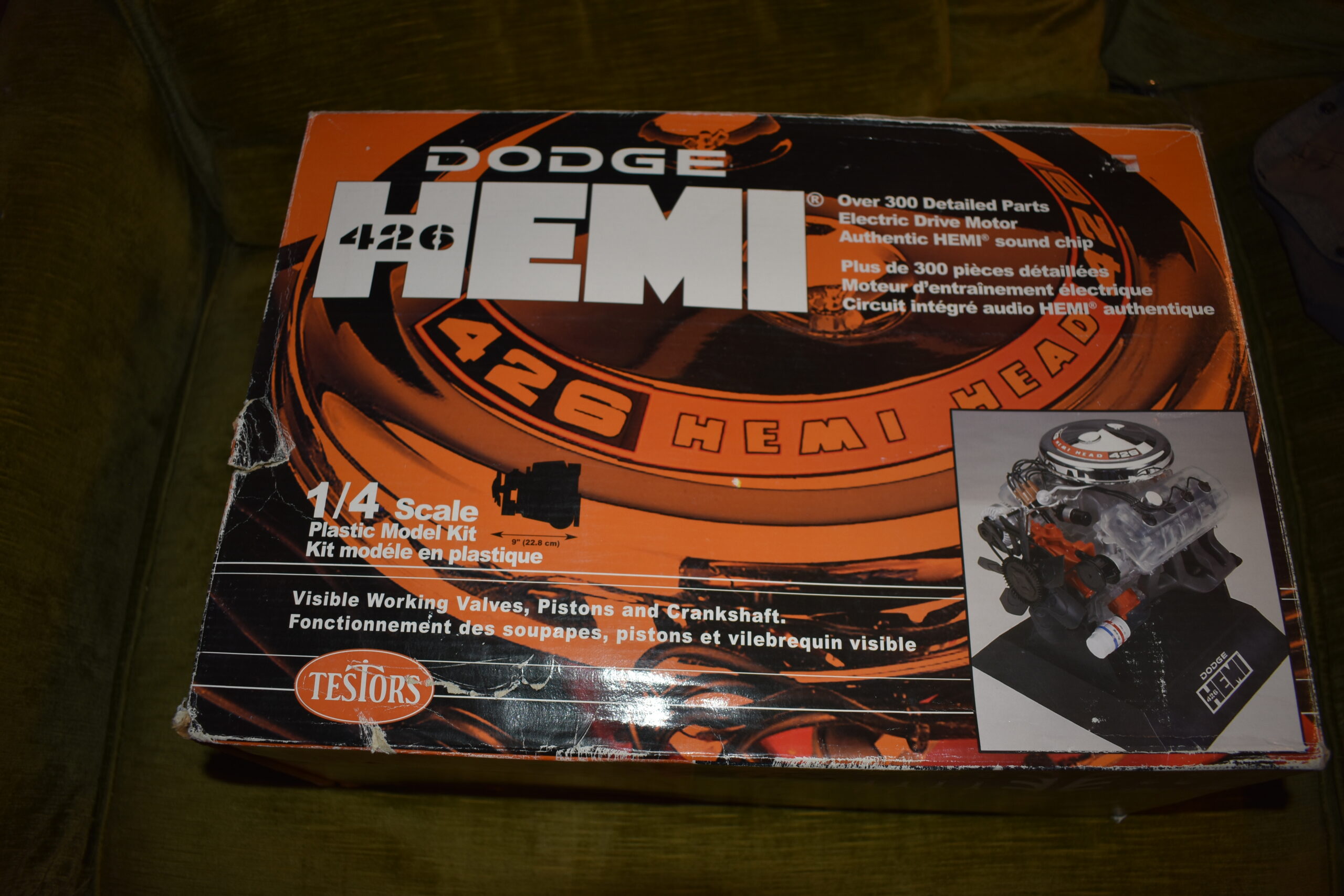 The Visible V8, the Most Popular Model Engine Kit Ever, and Other See ...