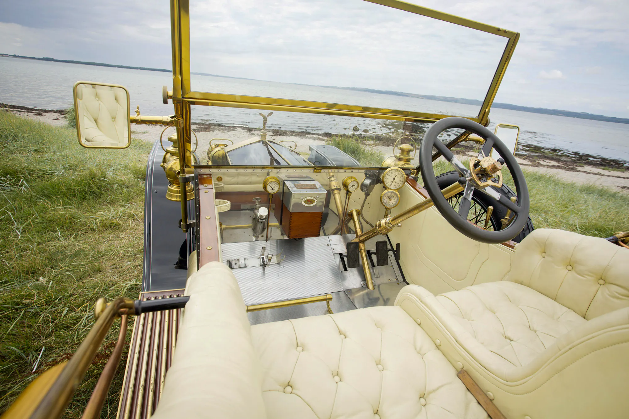 Before It Went Into Aviation, Rolls-Royce Built a One-off Balloon Car ...