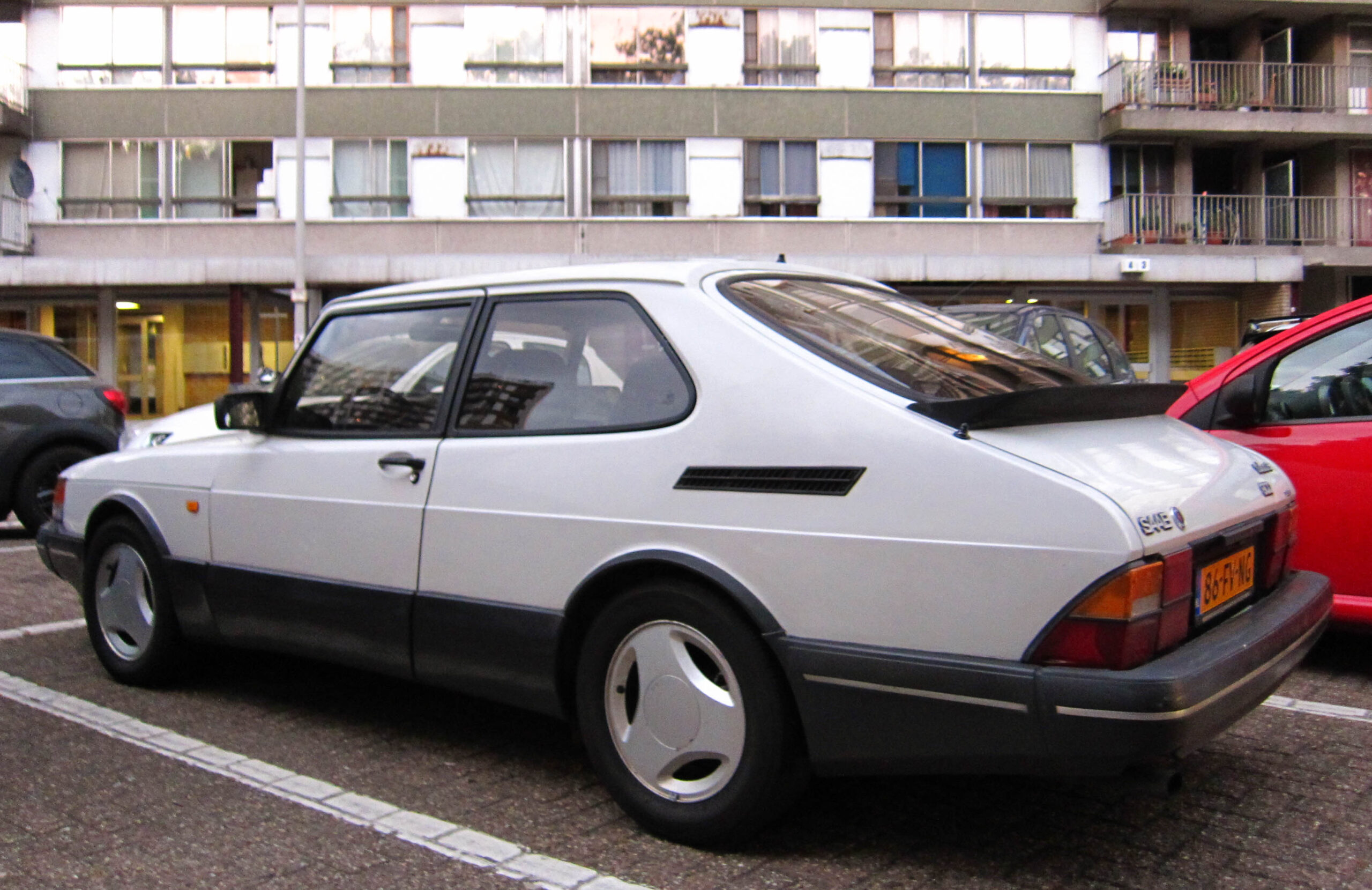 9 out of 10 Hipsters Agree: The 1987–93 Saab 900 Turbo Is a Sweet ...