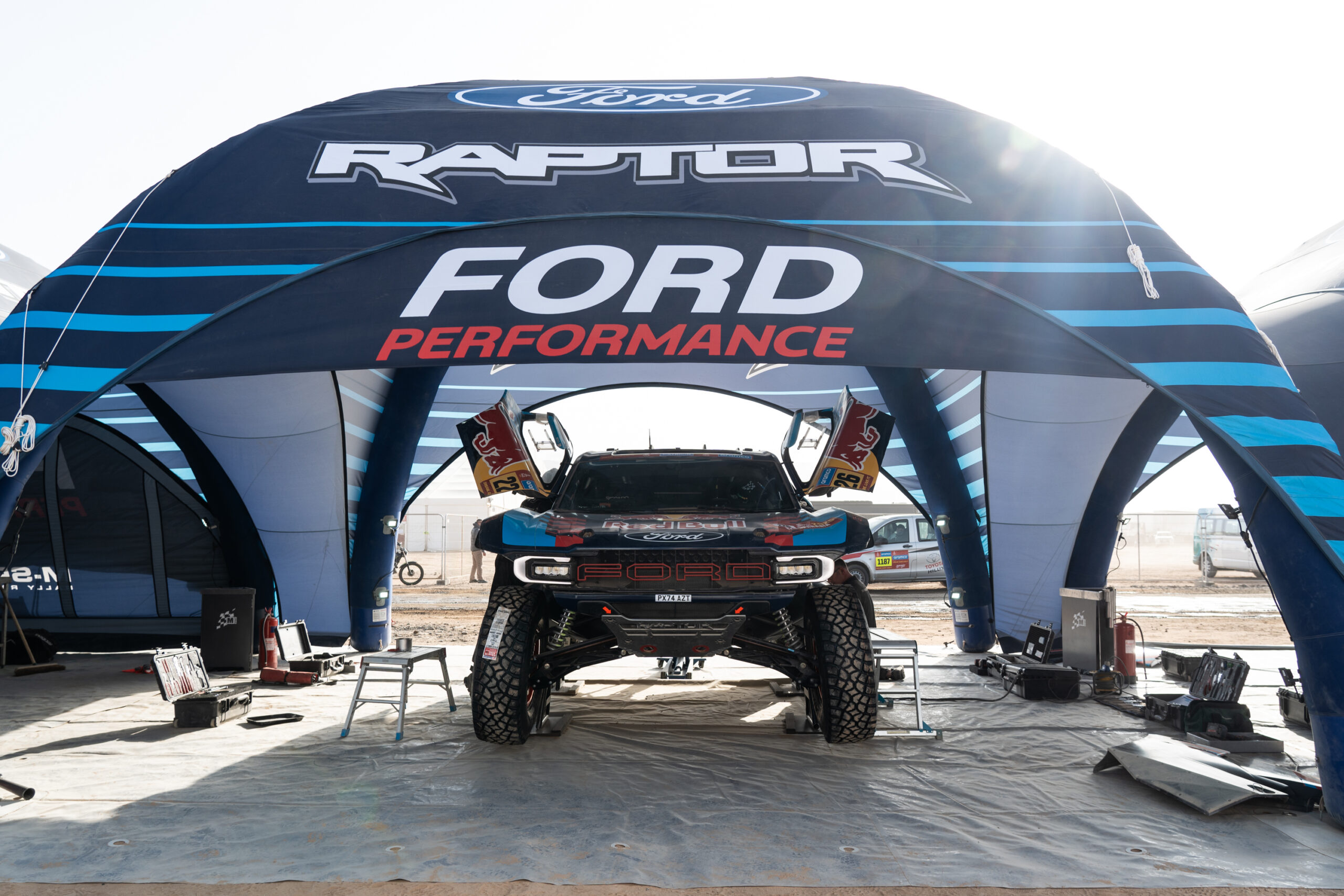 Inside Ford's Attempt to Conquer Dakar with "The Ultimate Raptor ...