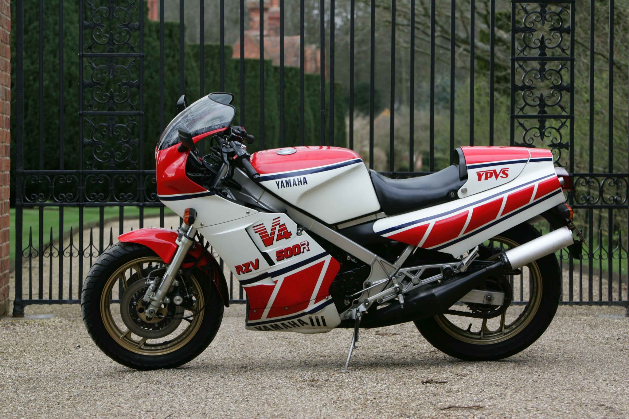 Yamaha’s RZV500R Was a Race Bike Lookalike Ahead of Its Time - Hagerty ...