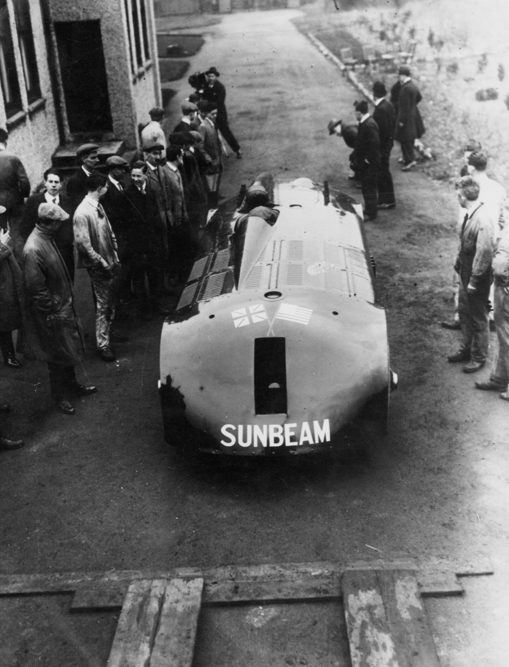 The Sunbeam 1000hp Land Speed Record Holder Is a Flash of Speed and ...