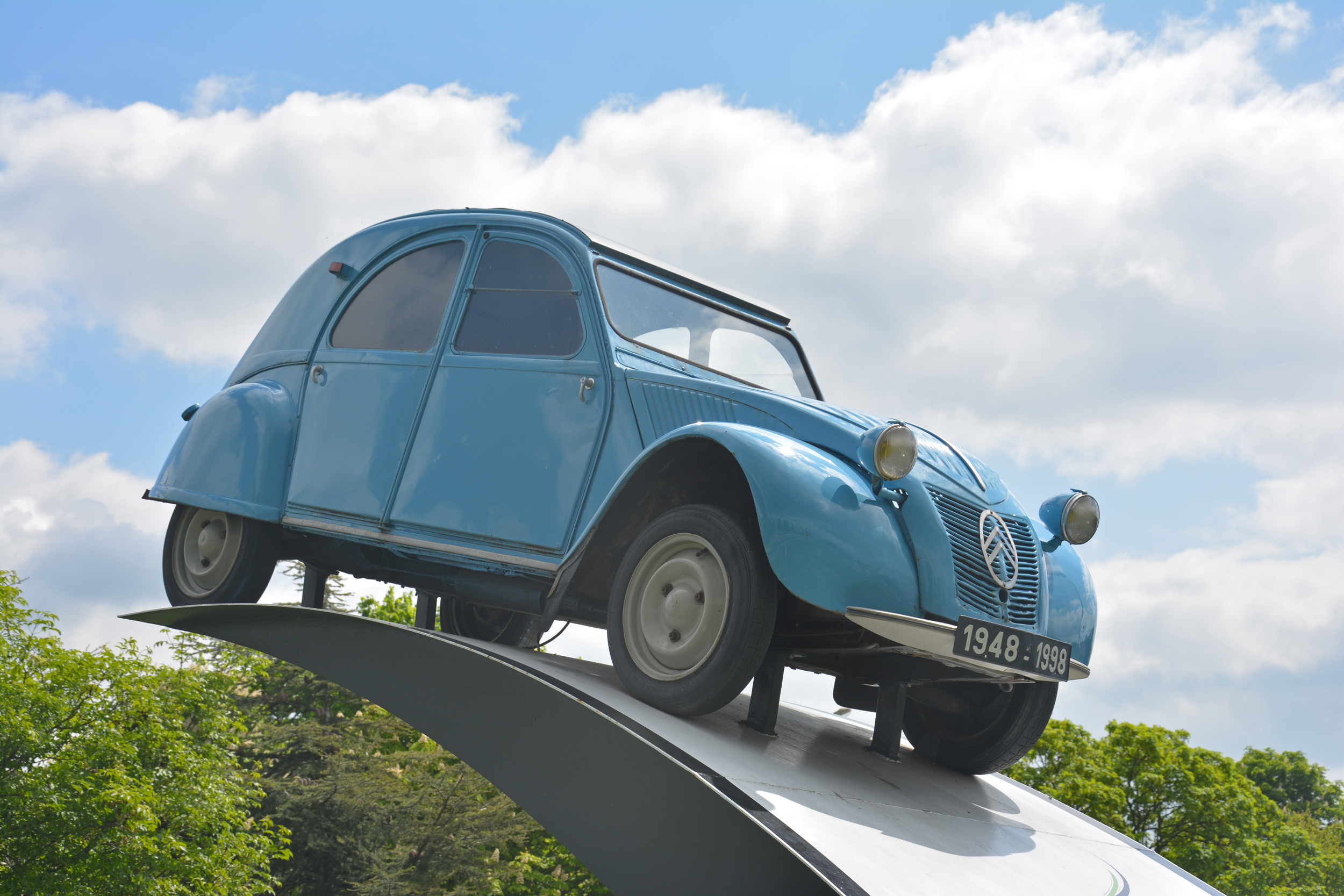 Here's Why There's a Citroen 2CV Roadside Attraction in Central France ...