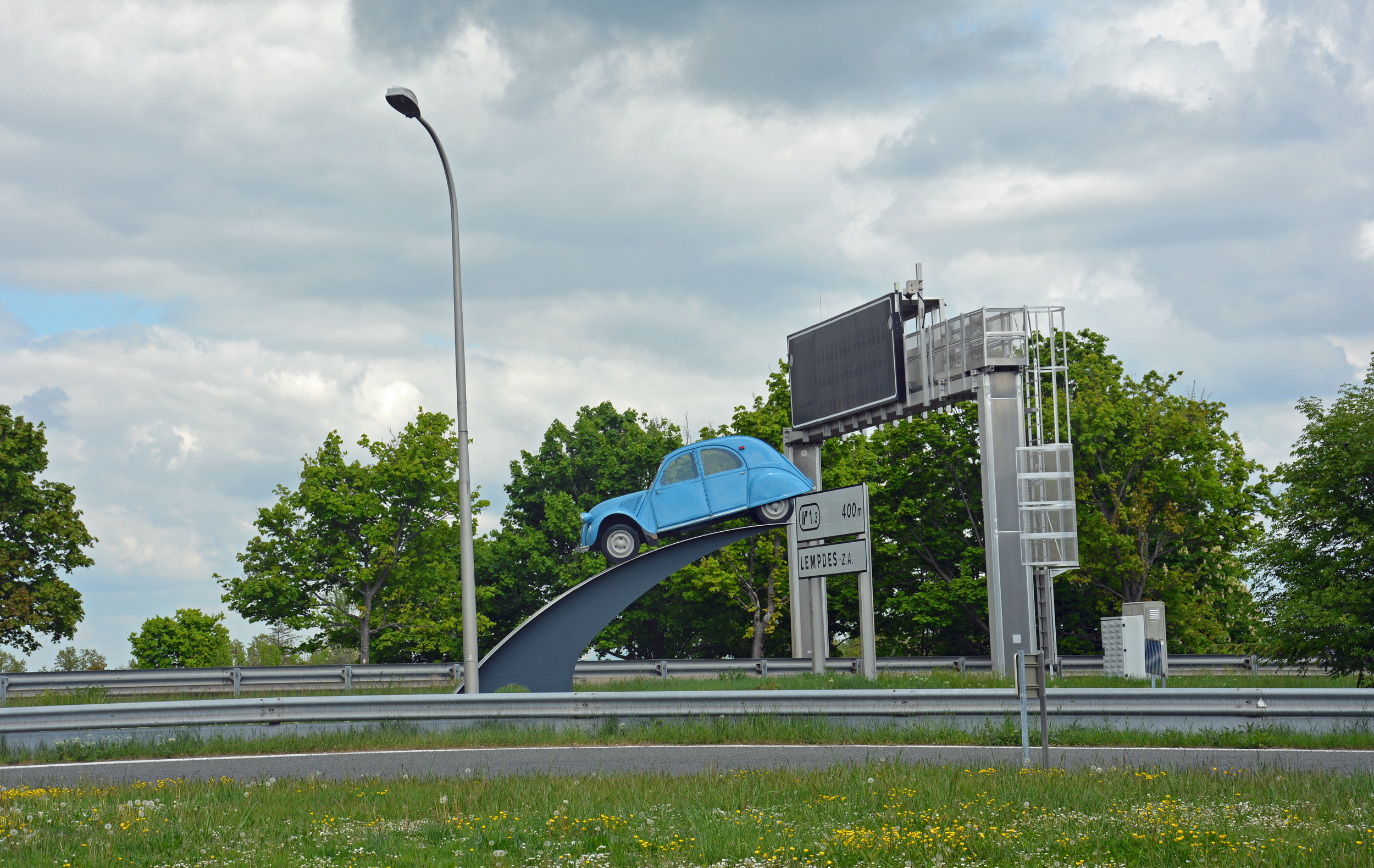Here's Why There's a Citroen 2CV Roadside Attraction in Central France ...