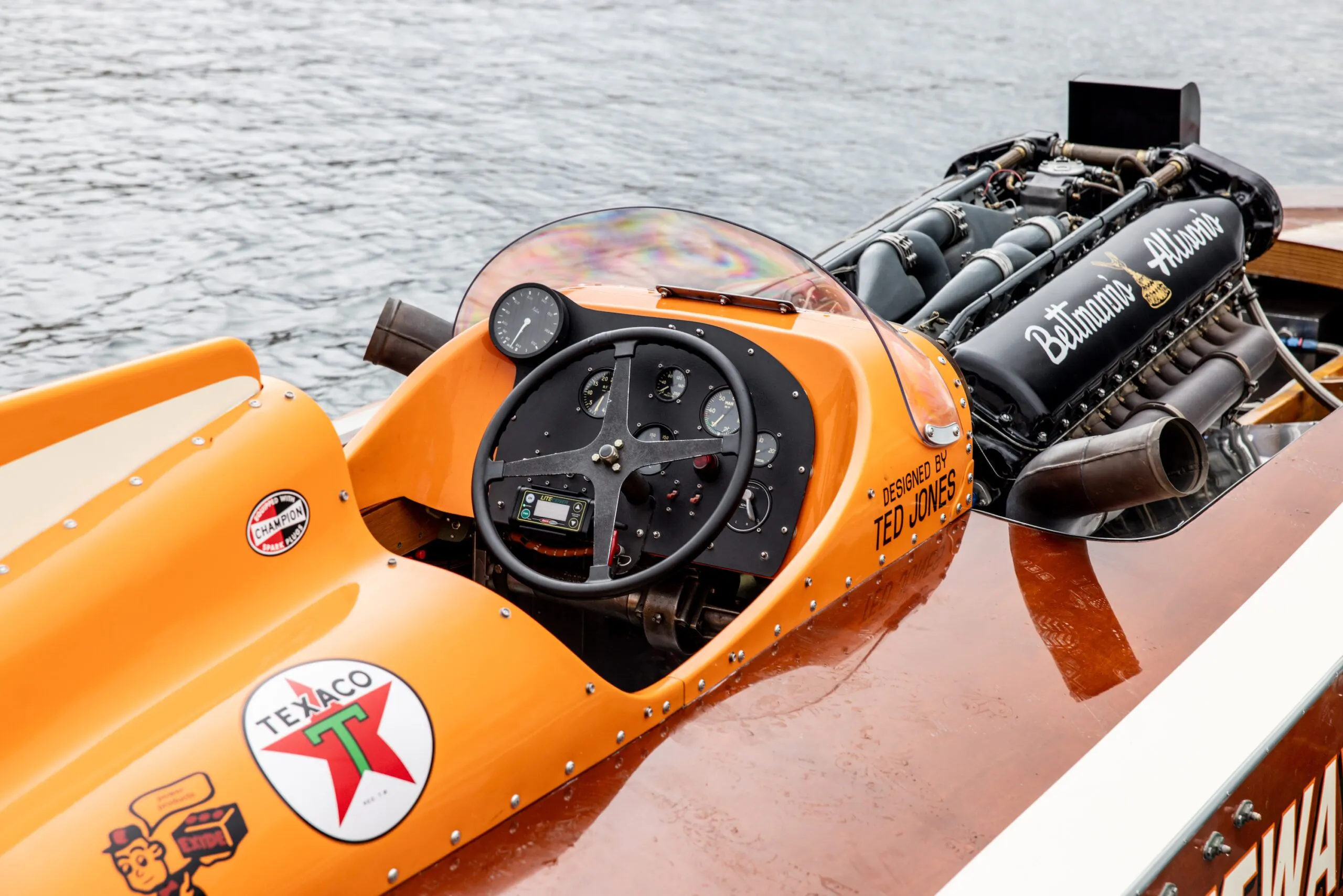 Piloting a 1600-Hp Vintage Hydroplane Is a Visceral Thrill - Hagerty Media
