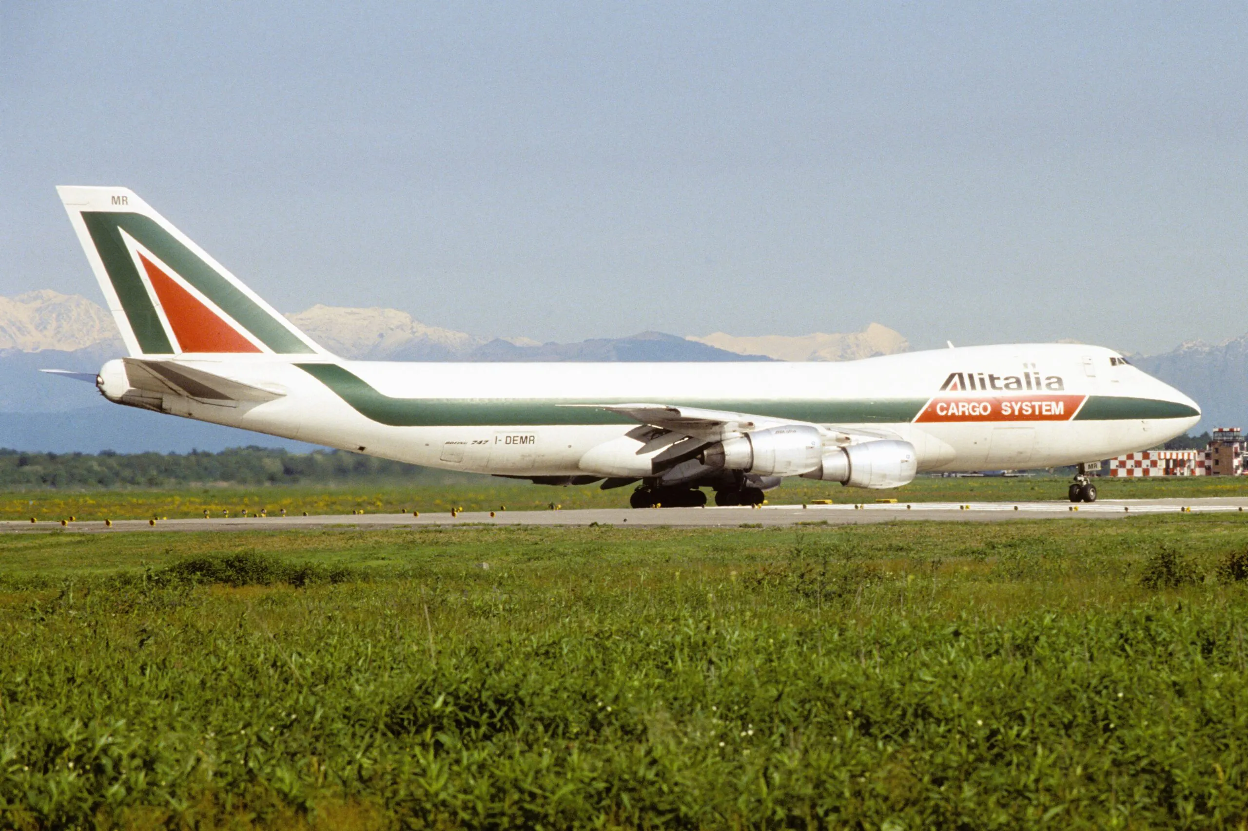 Here’s What Happened to the Boeing 747s That Moved Cadillac Allantés ...