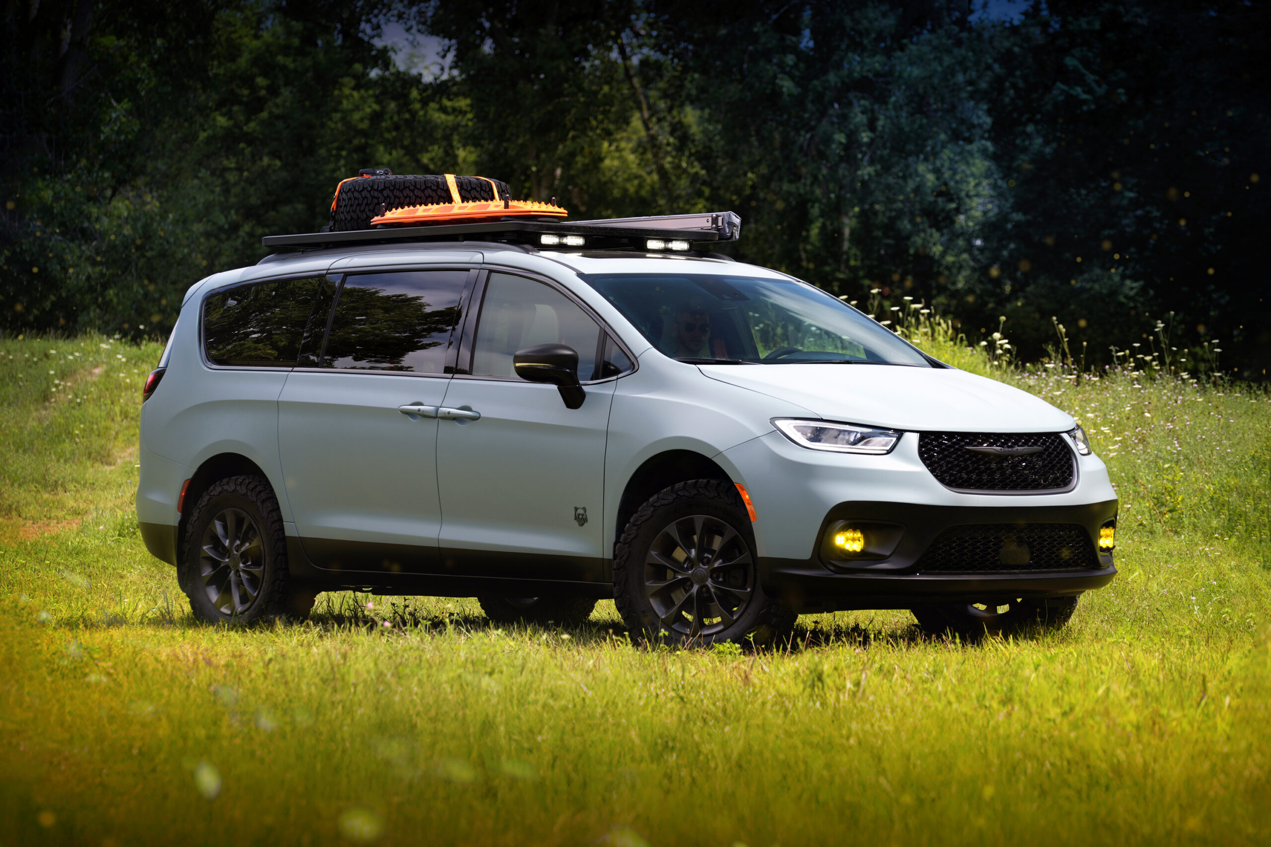 Chrysler Pacifica Grizzly Peak Concept Unveiled as a Lifted, Adventure ...