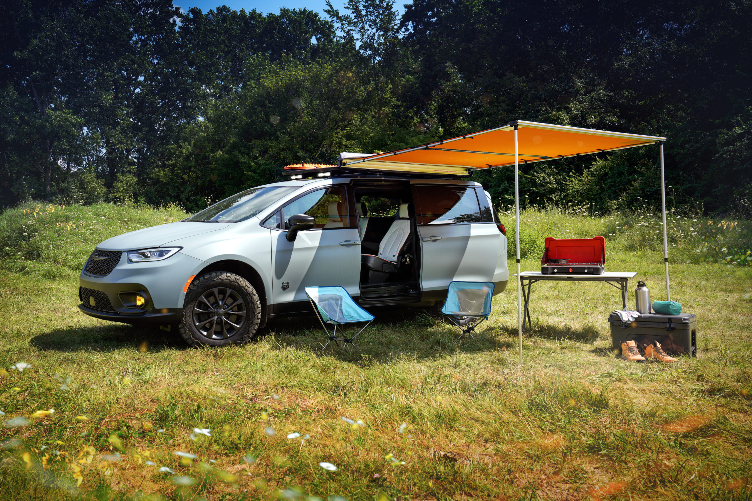 Chrysler Pacifica Grizzly Peak Concept Unveiled as a Lifted, Adventure ...