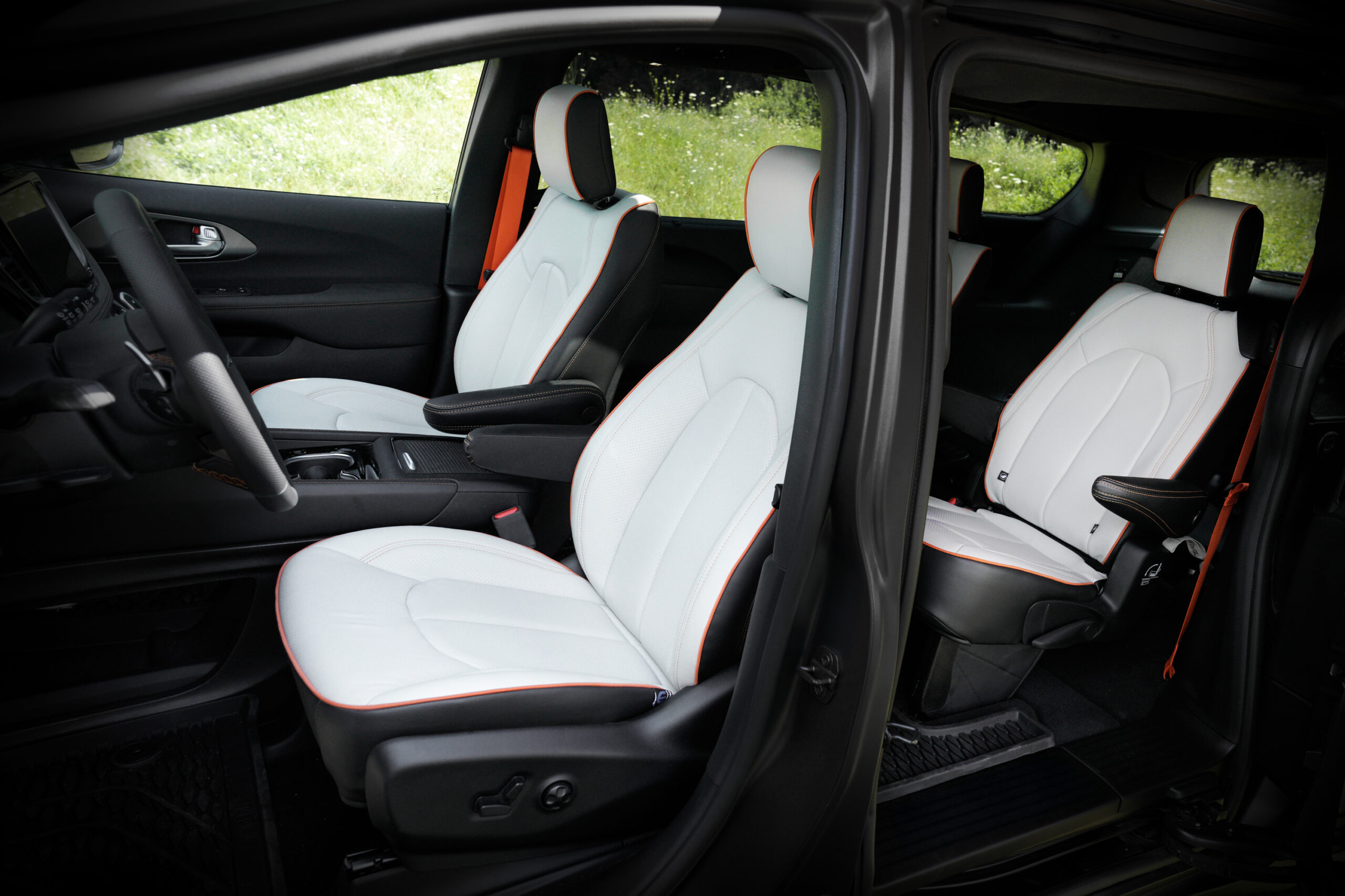 Chrysler Pacifica Grizzly Peak Concept Unveiled as a Lifted, Adventure ...