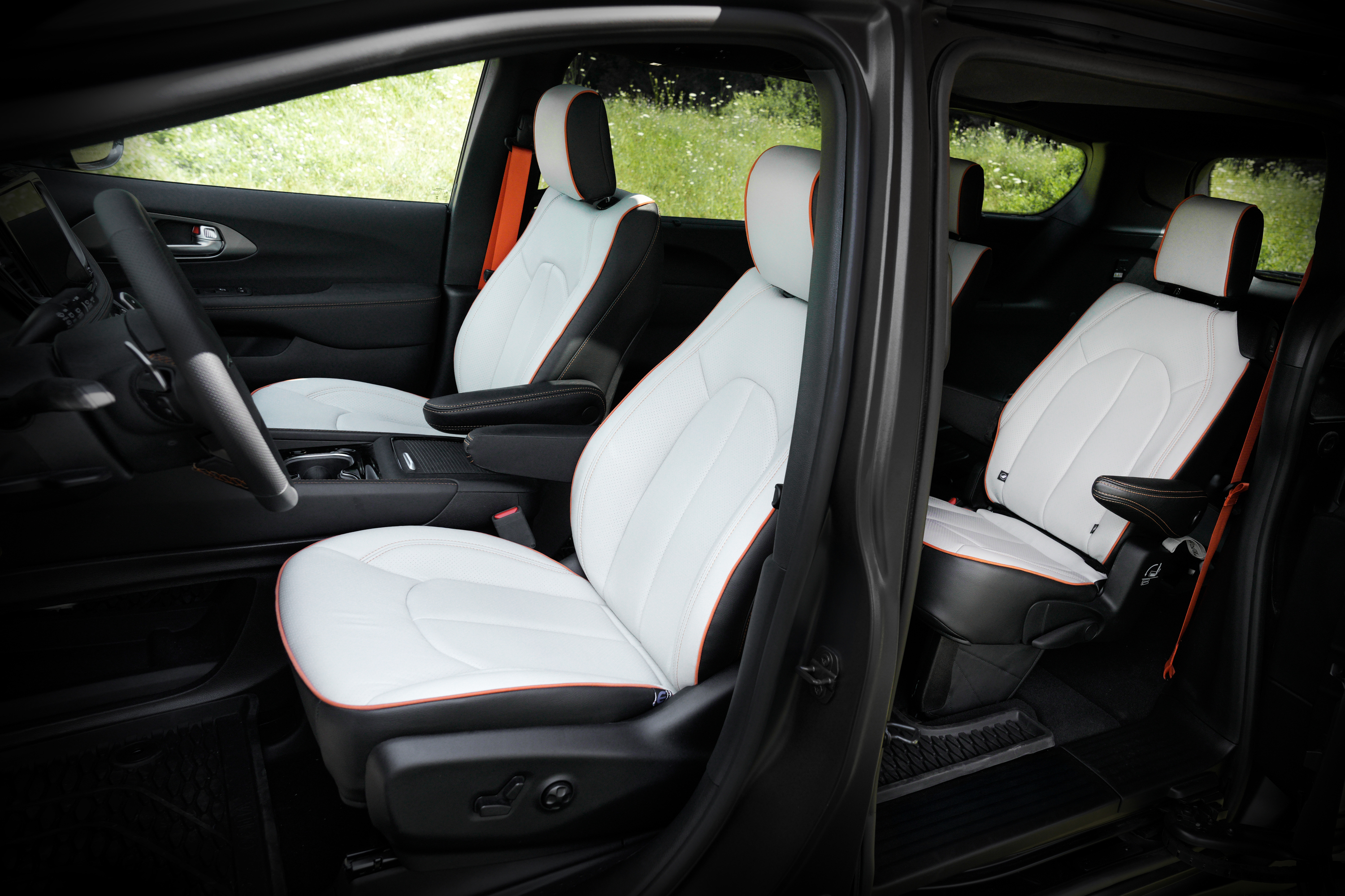 Chrysler Pacifica Grizzly Peak Concept Unveiled as a Lifted, Adventure ...