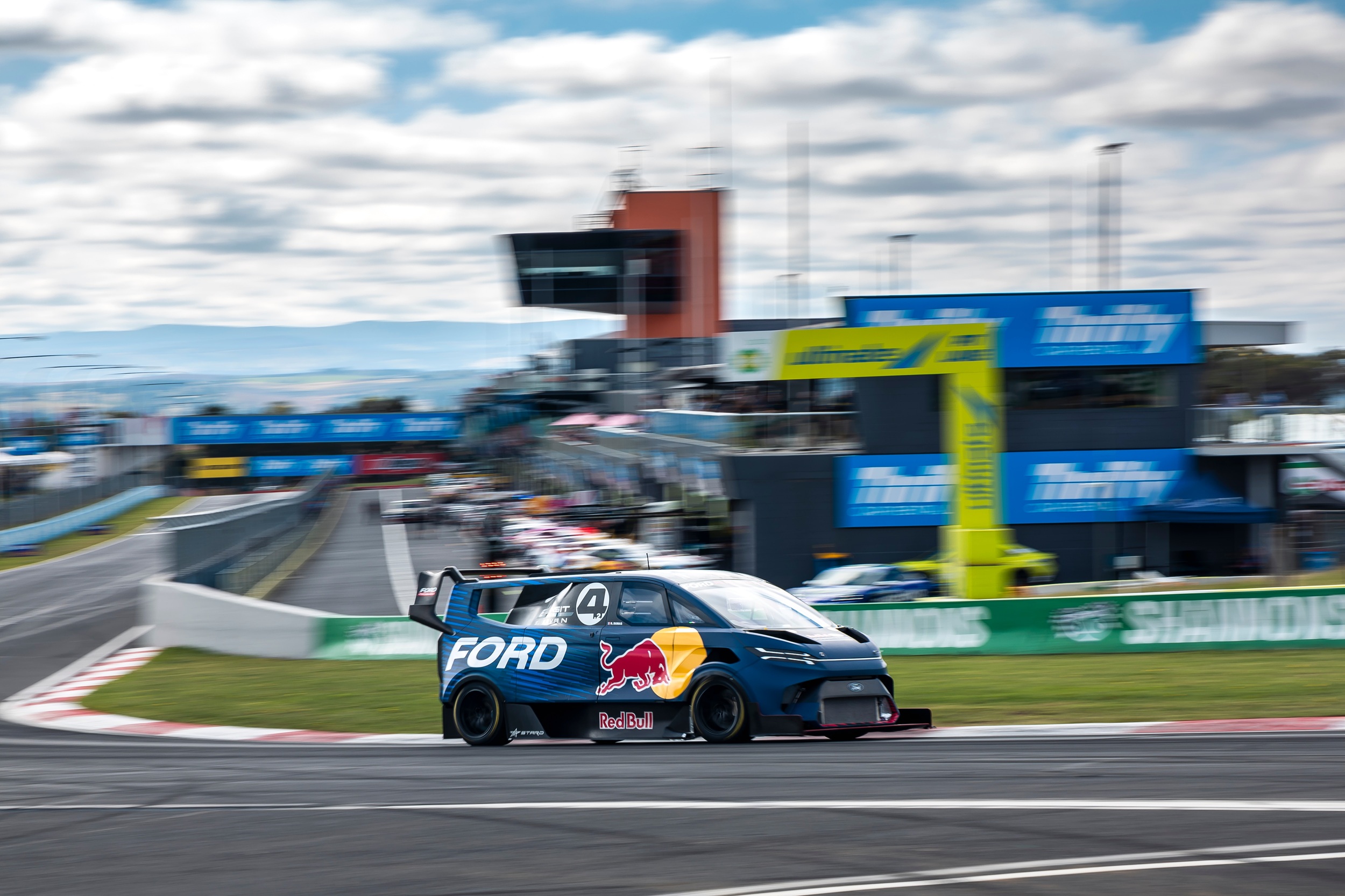 Ford Transit SuperVan Is Faster Than the Mustang GTD Around the ...