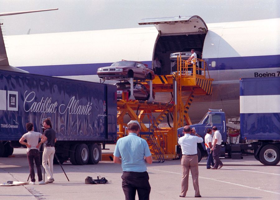 Here’s What Happened to the Boeing 747s That Moved Cadillac Allantés ...
