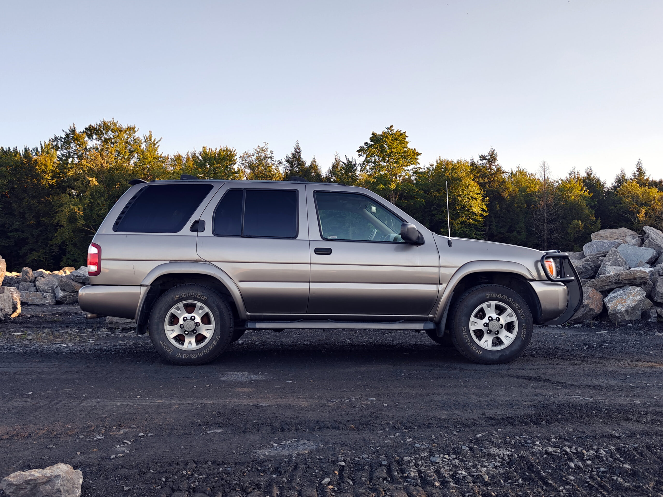 The 1996–2004 Nissan Pathfinder Is a Bargain 4Runner Alternative ...