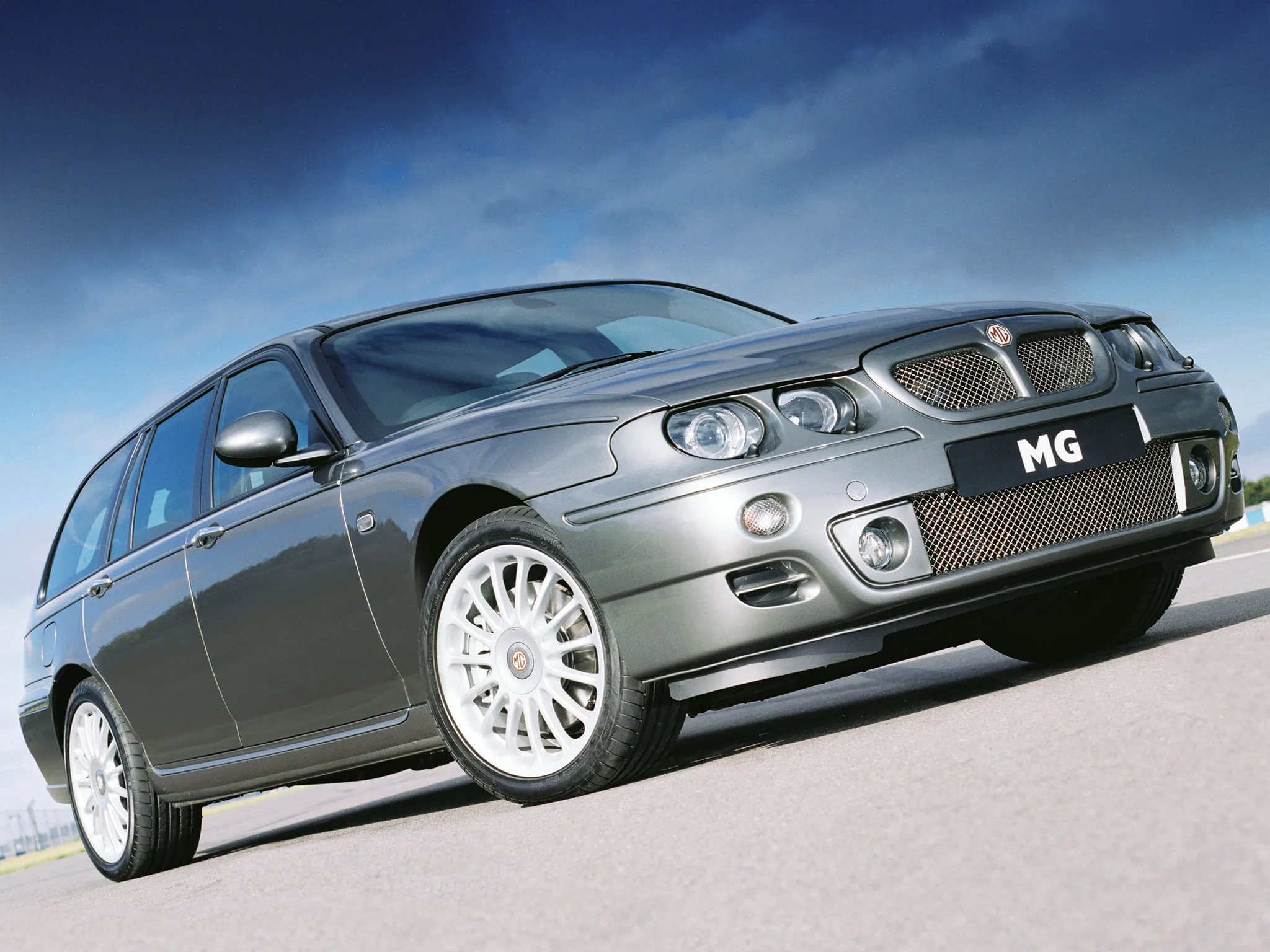 MG ZT 260: The Cheap V-8 Manual Wagon You've Never Heard of Is Just Out ...