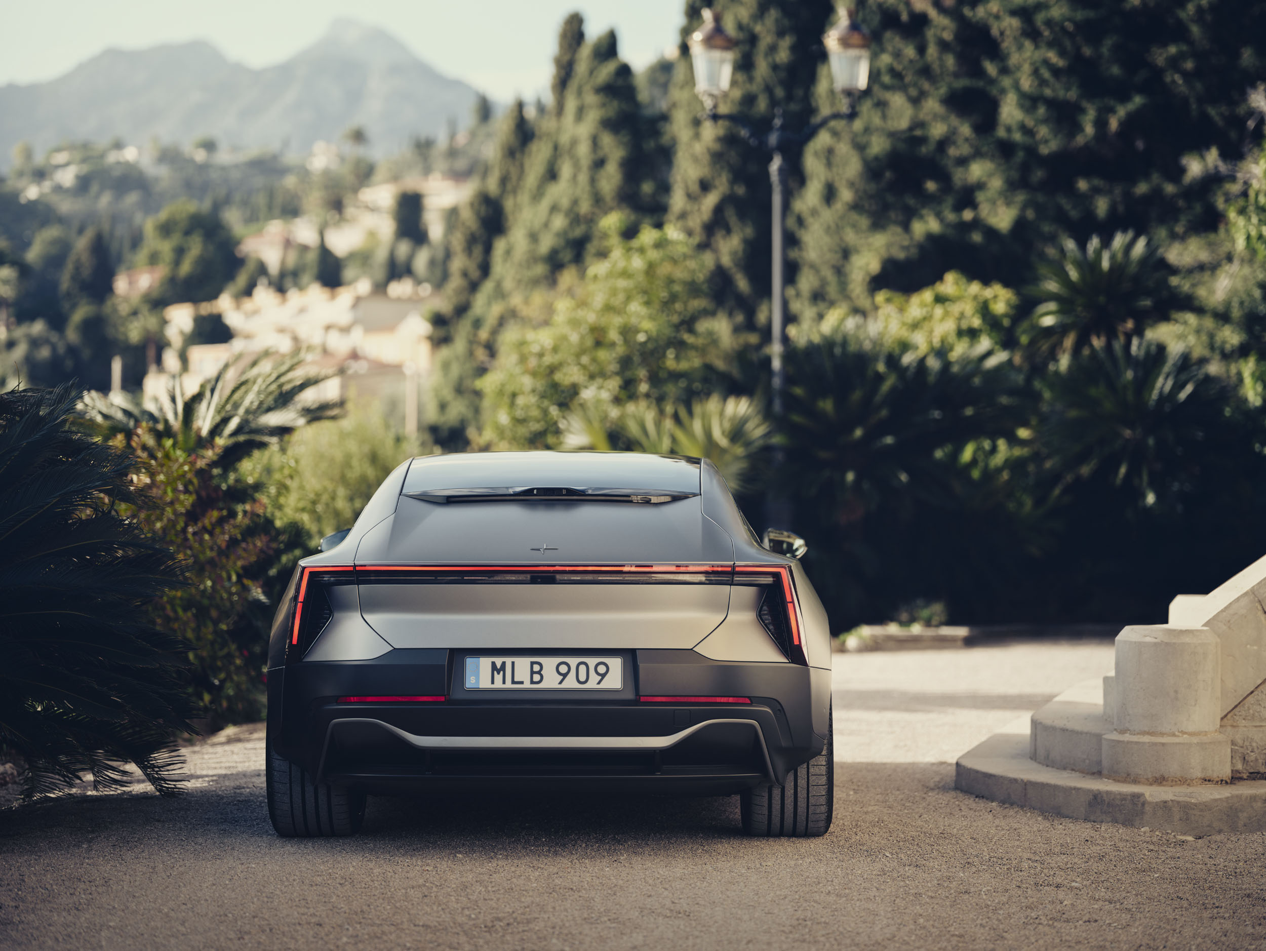 Polestar 5 Unveiled as Electric Flagship Sedan With Supercar-Like Power ...