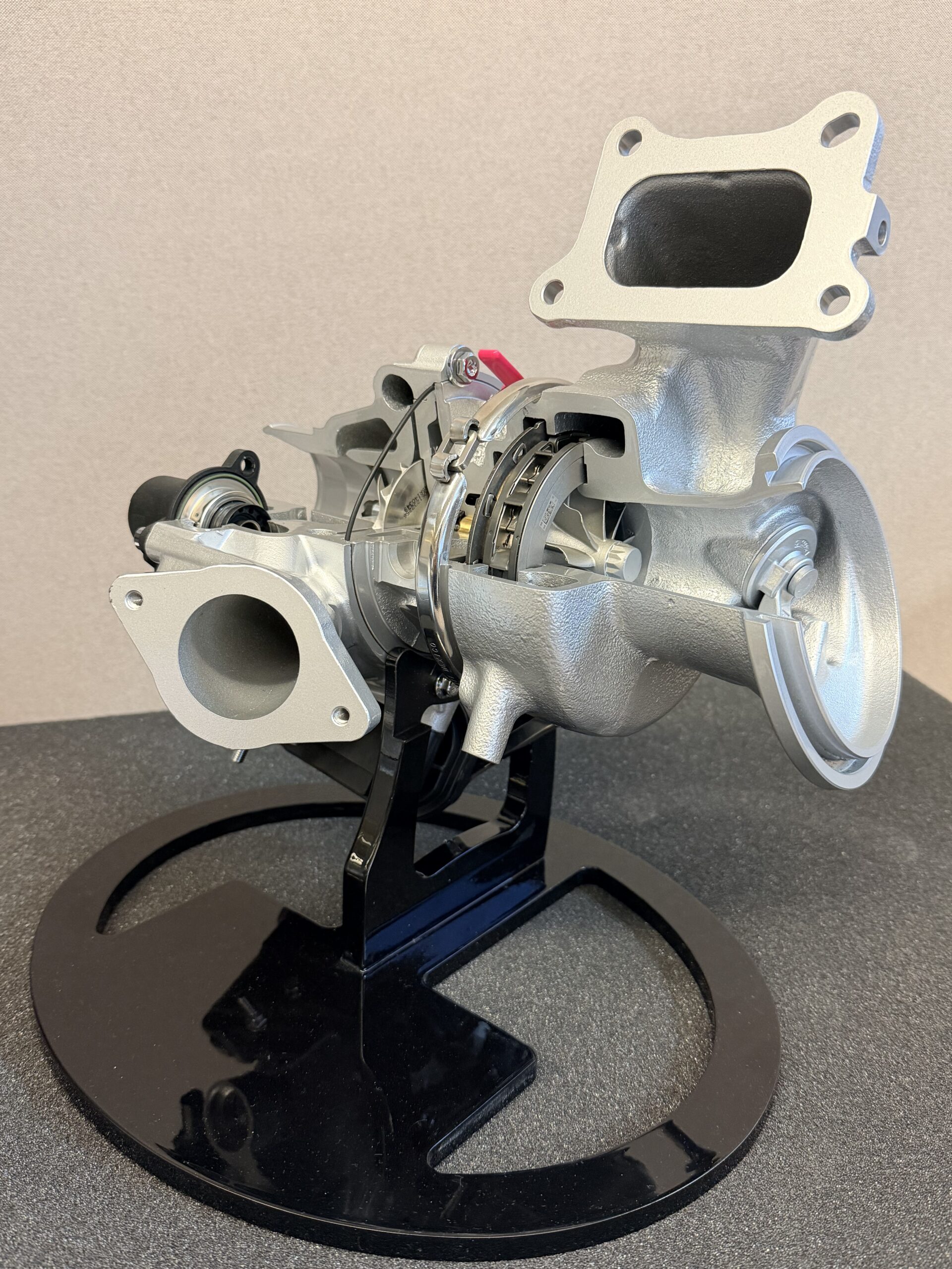 How Turbulent Jet Ignition Works, and Why Jeep's New Engine Has It ...