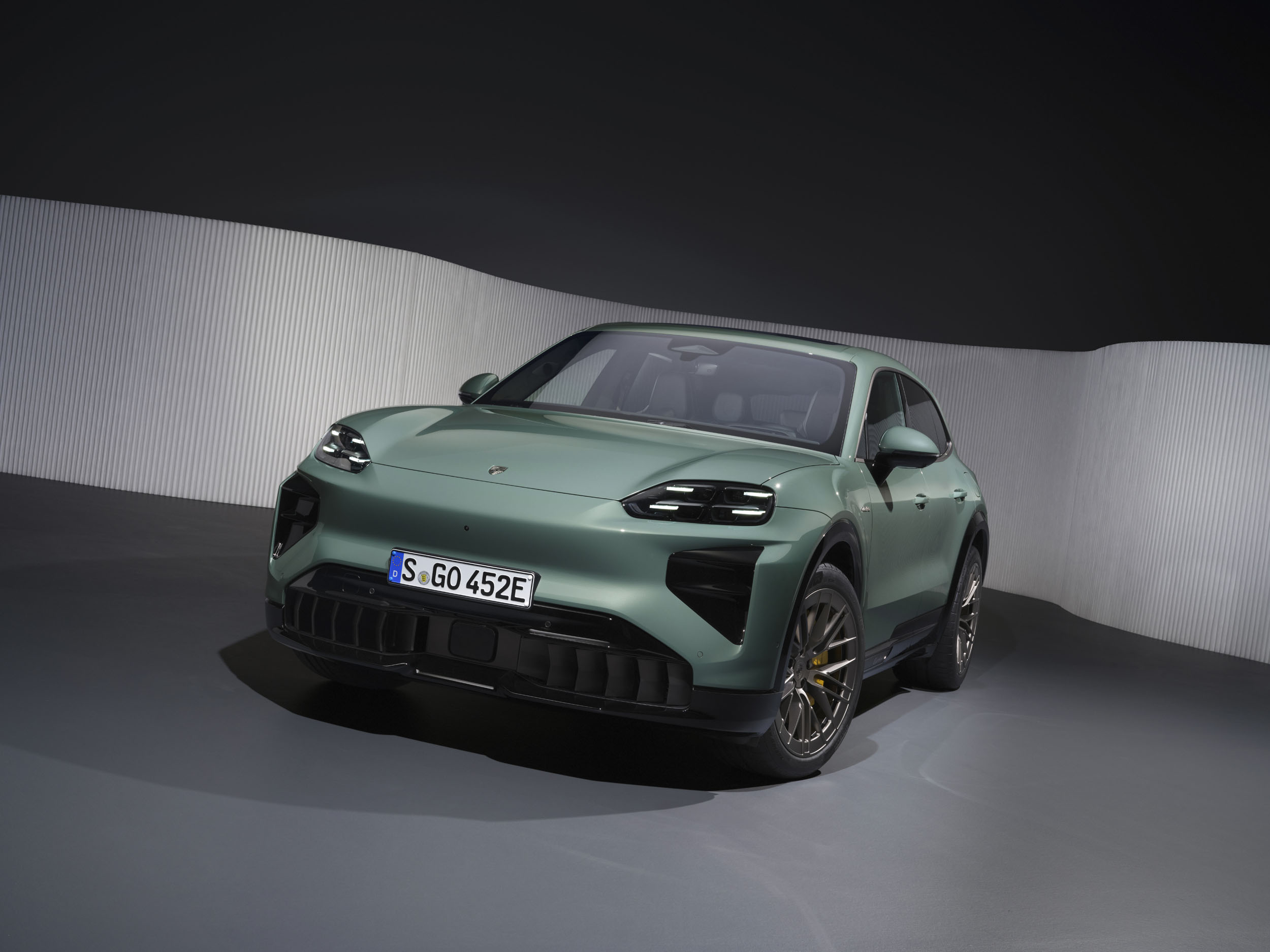 2026 Porsche Cayenne Electric Unveiled with Four-Digit Horsepower and a ...