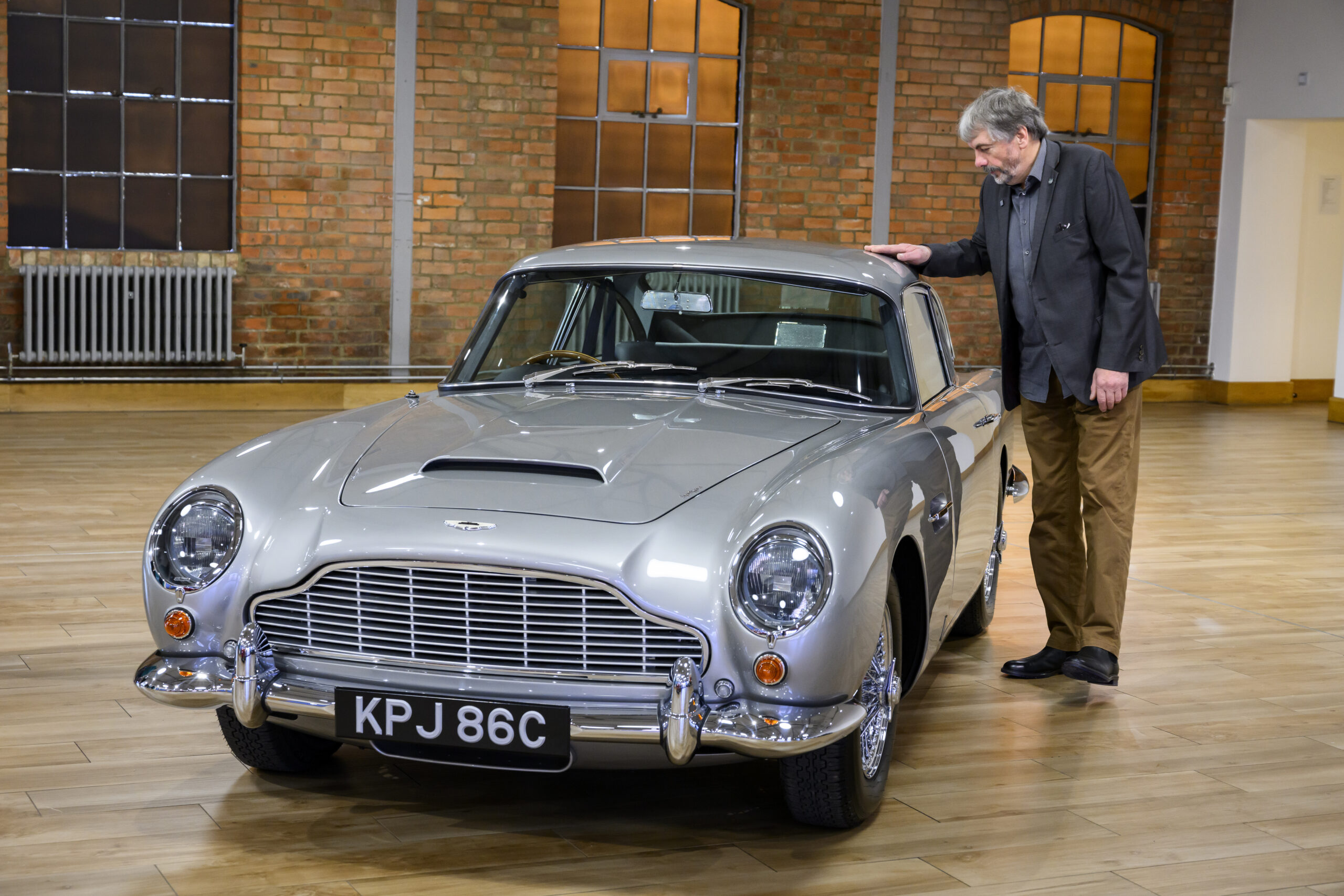 Neglected Aston Martin DB5 Finally Gets the Restoration It Deserves ...