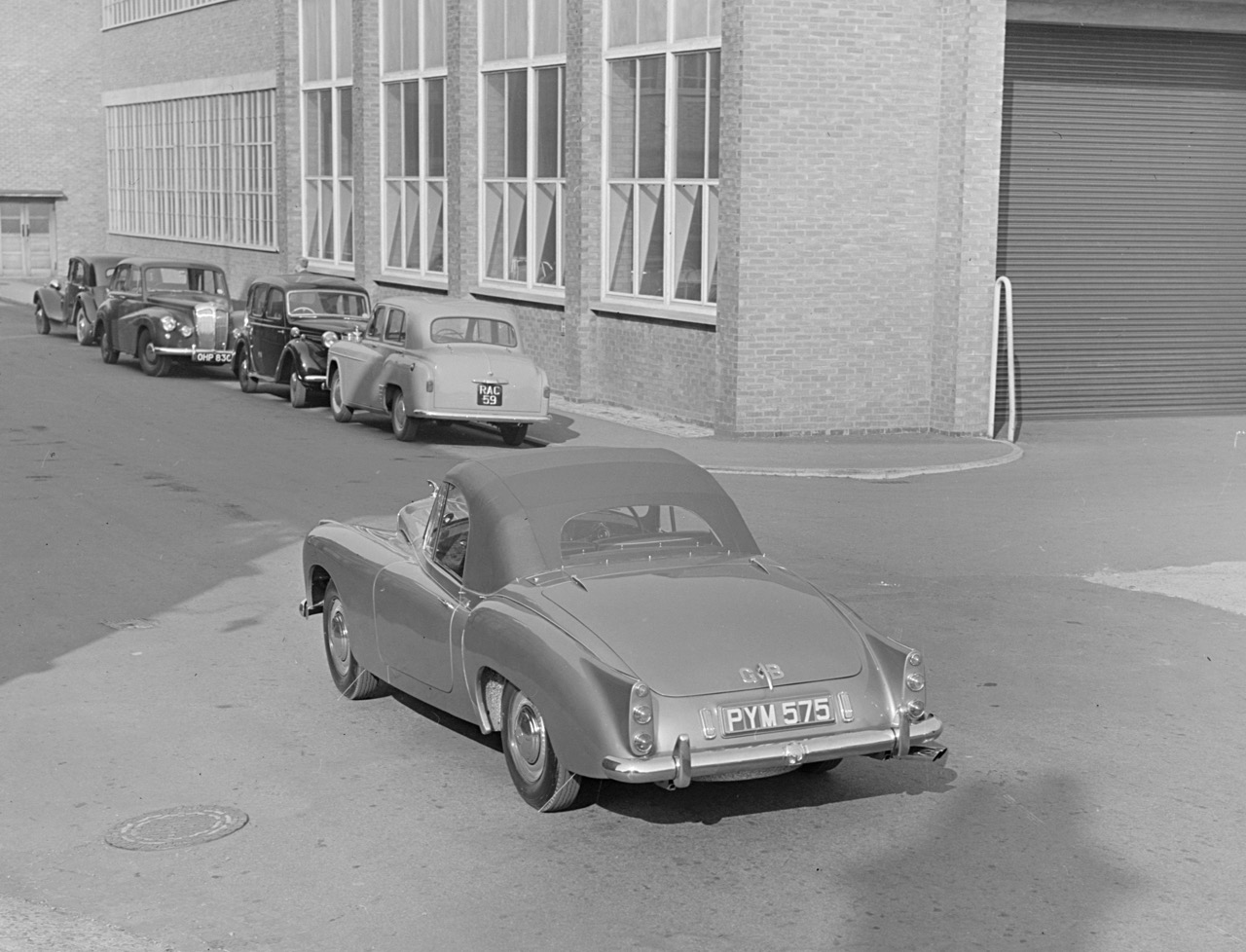 The Buying Public Clobbered Daimler's Conquest Roadster - Hagerty Media