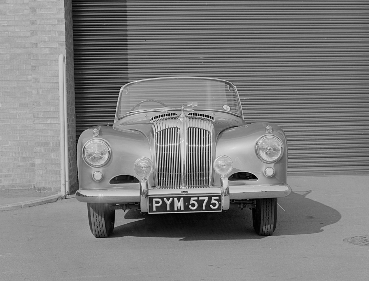 The Buying Public Clobbered Daimler's Conquest Roadster - Hagerty Media