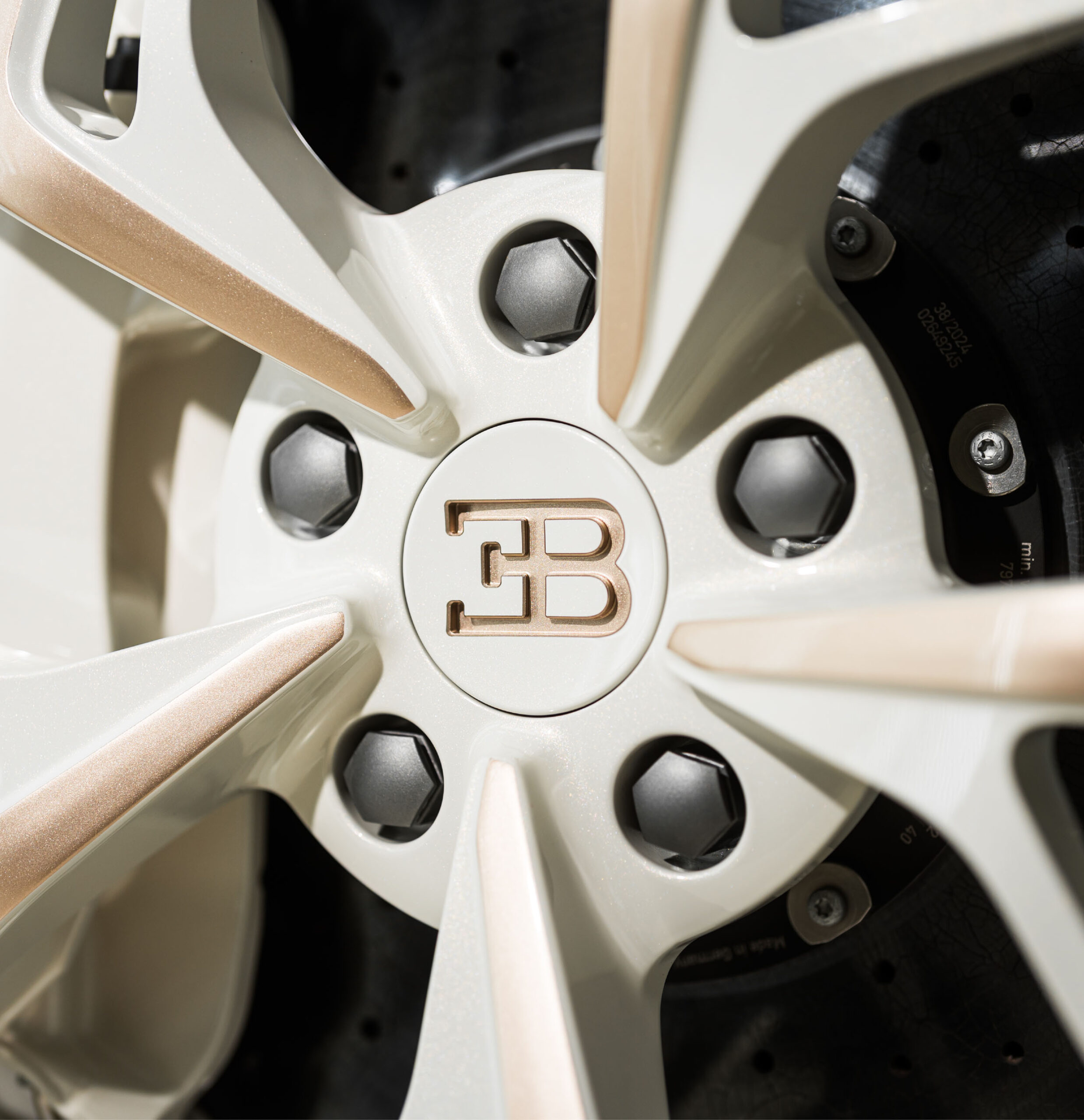 Bugatti W16 Mistral la Perle Rare Blurs the Line Between Cars and Art ...