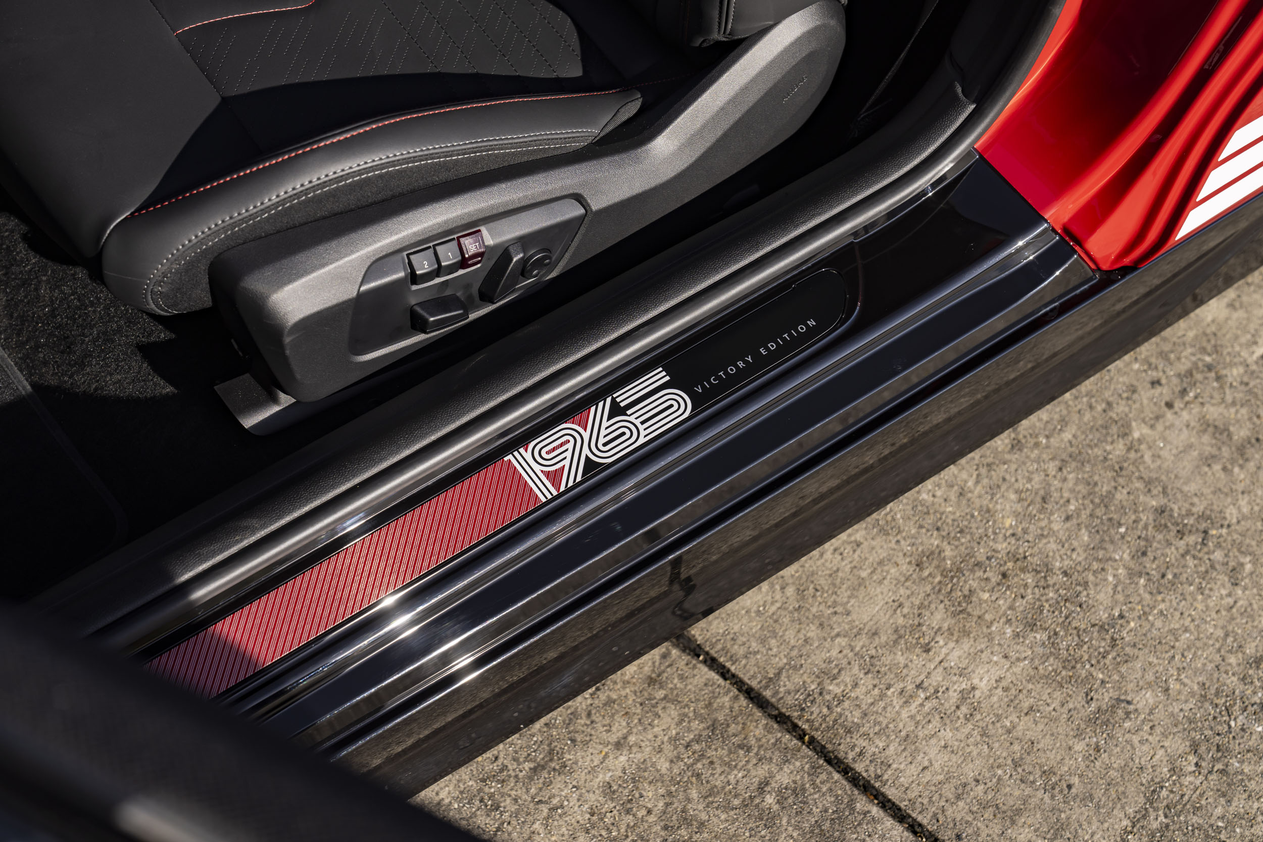Mini 1965 Victory Edition Puts a Modern Spin on a Classic Rally Icon ...