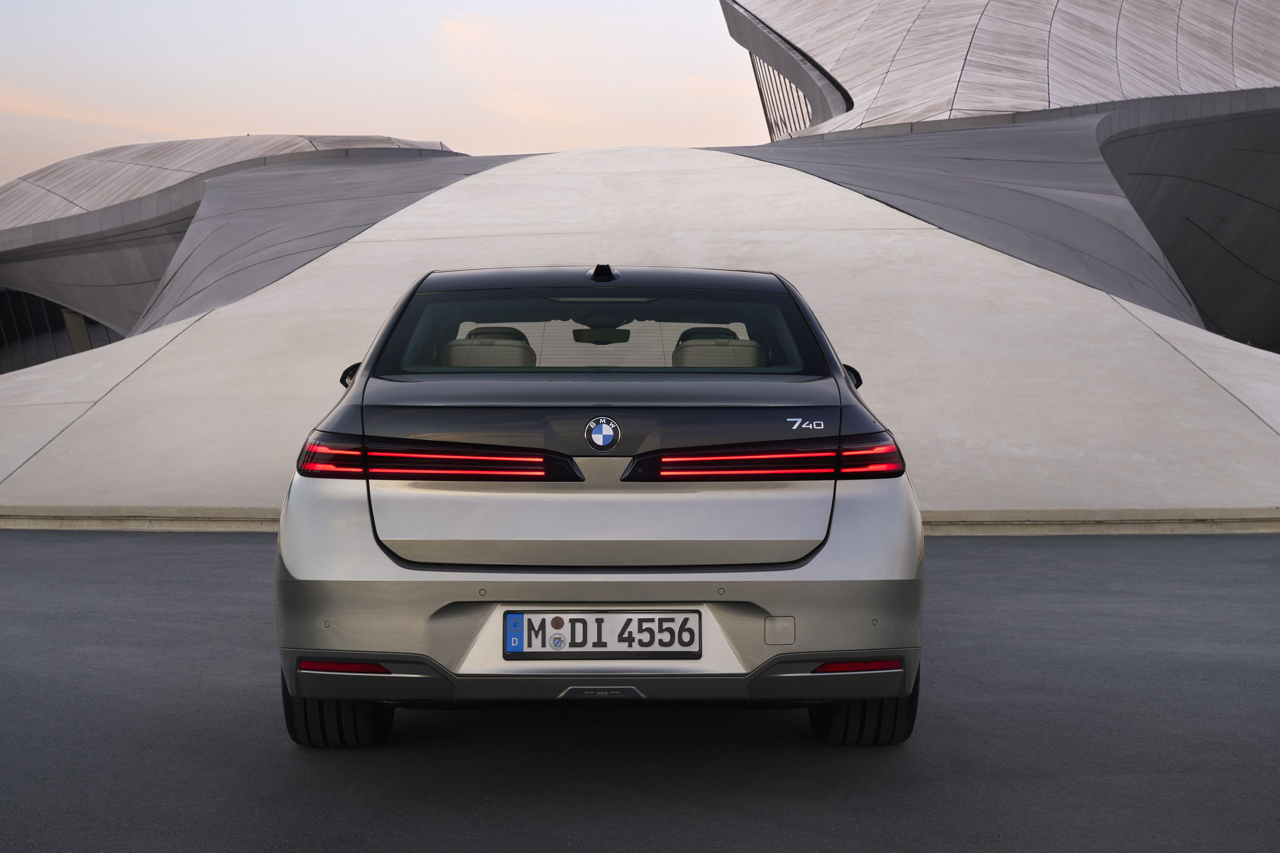BMW 7 Series Unveiled with Streamlined Styling and Tons of Tech ...